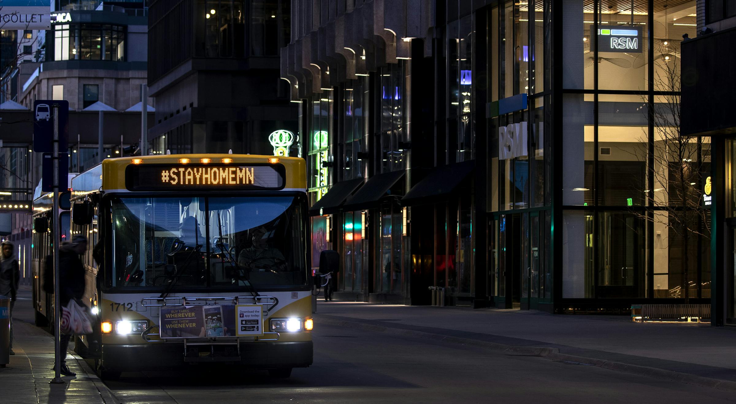 Metro Transit bus, LRT service ends early Thursday night