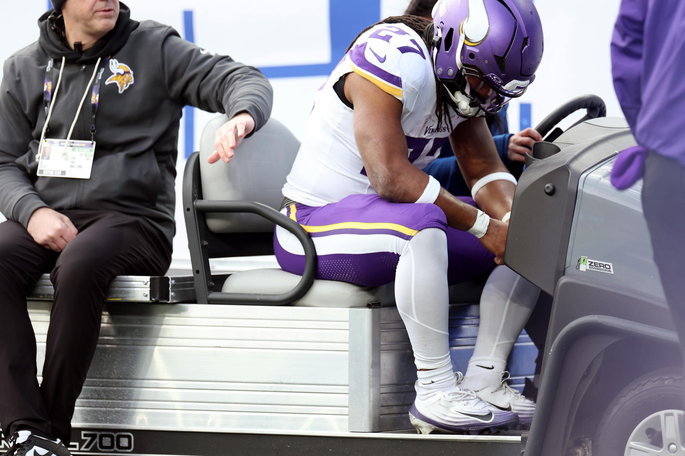 J.J. McCarthy, Ryan Kelly, Jordan Mason injured vs. Giants