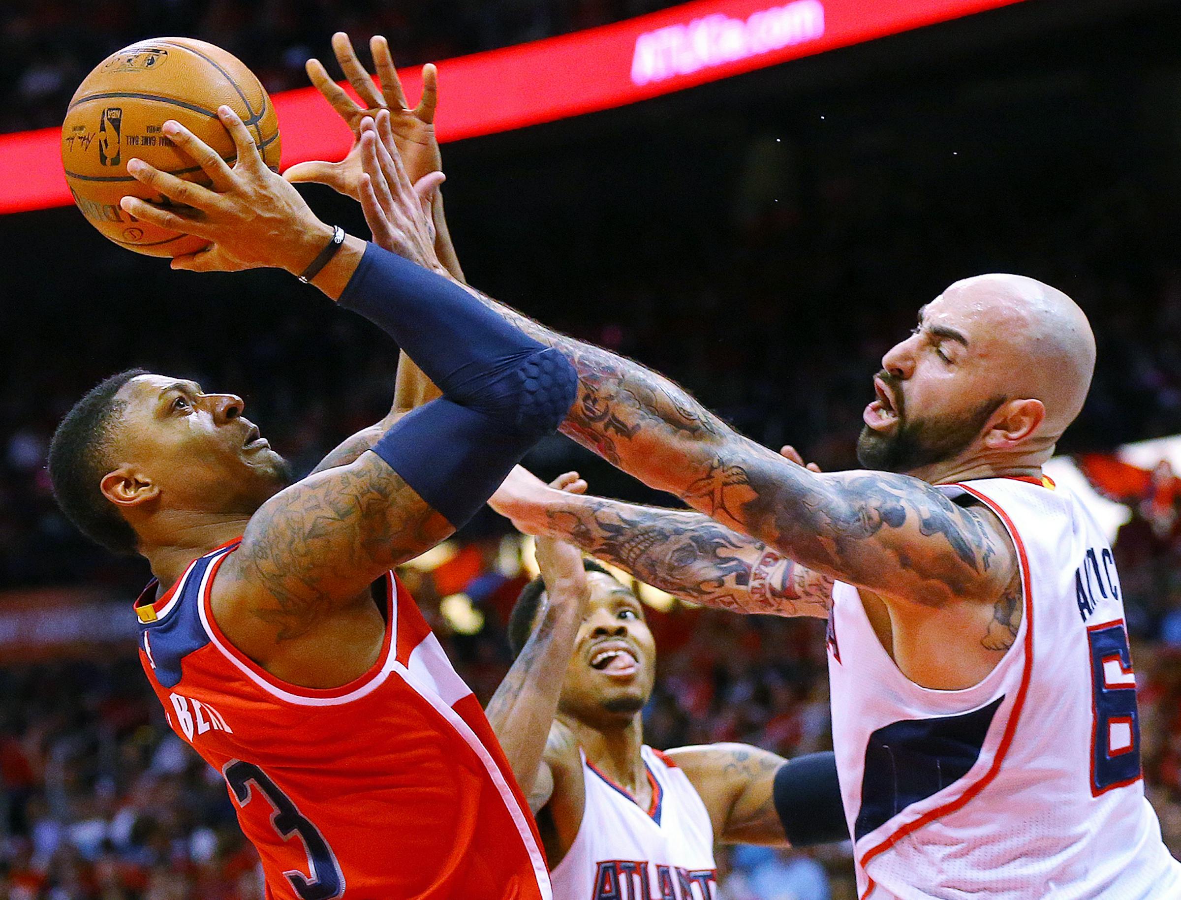 Golden State rolls, but top-seeded Atlanta falls in NBA playoffs