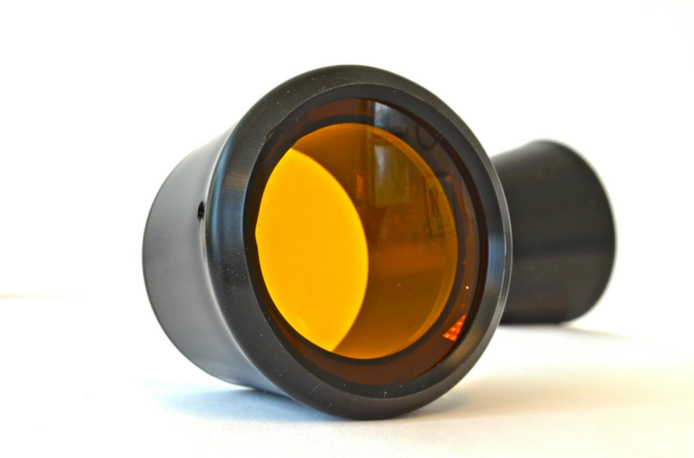 Visual aid helps eyeglass-wearing shooters who peer through scopes