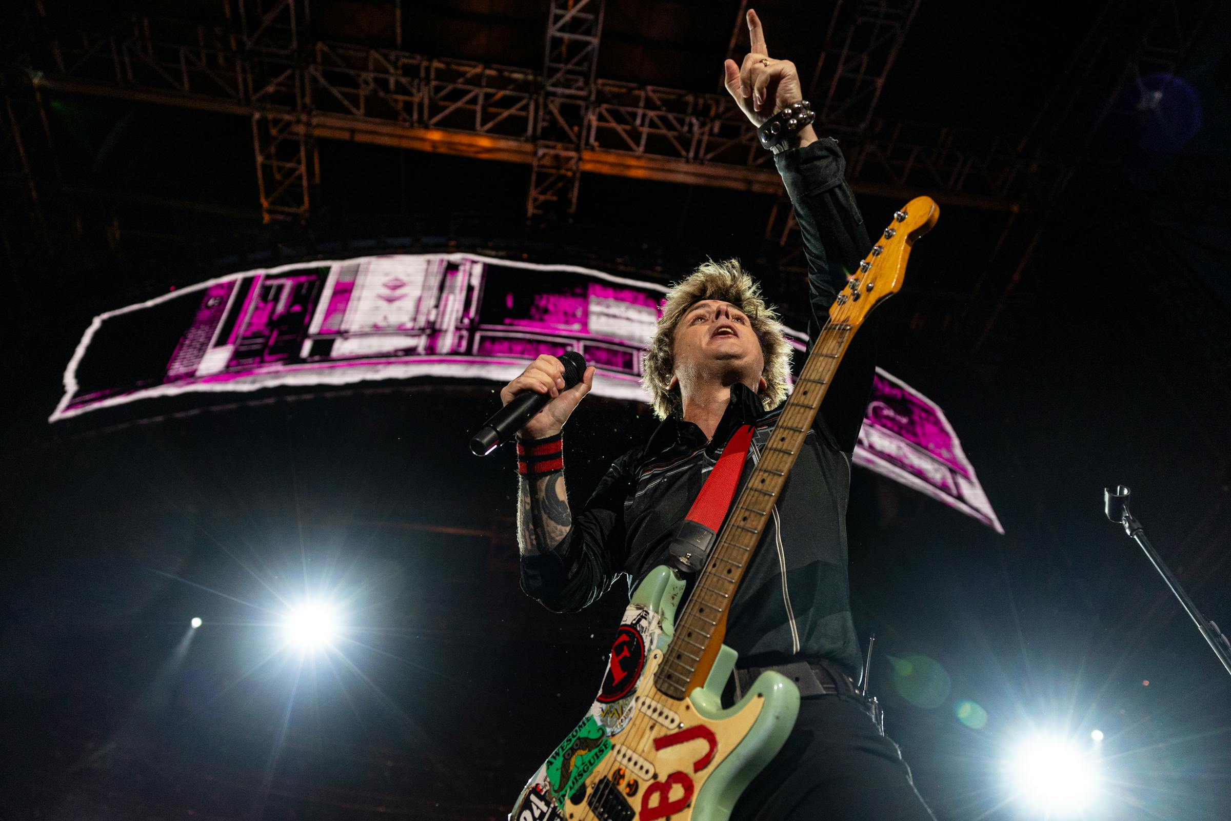 Review: Green Day and Smashing Pumpkins take ’90s angst out to the ballpark