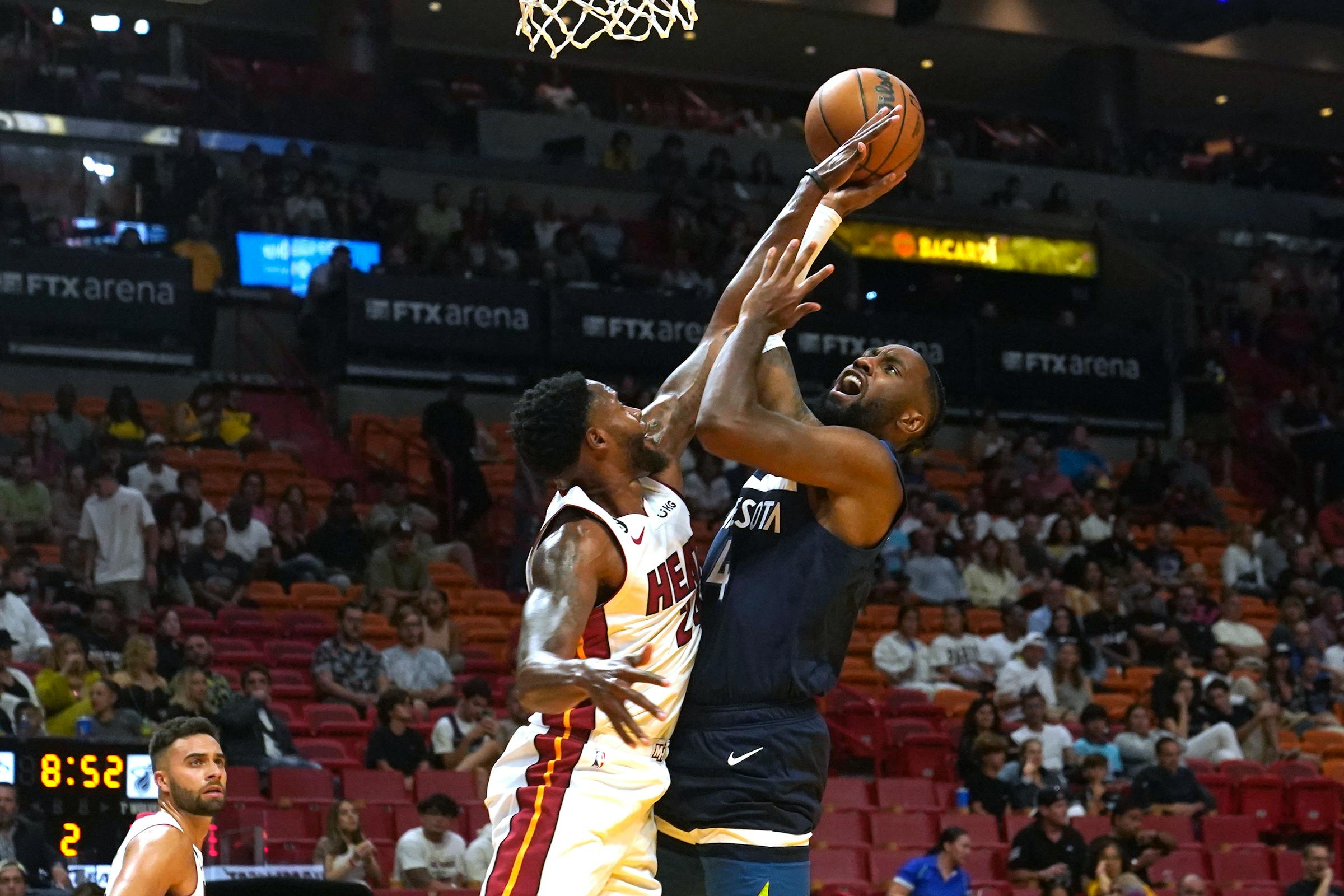 Anthony Edwards leads Wolves to win over Heat in Miami