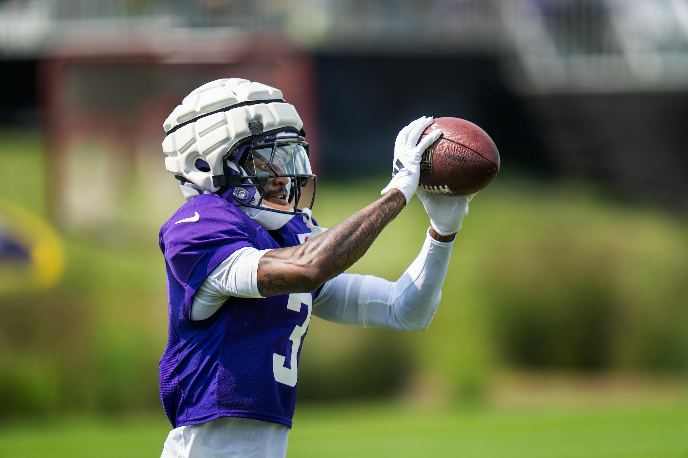 Vikings receiver Jordan Addison carted off field at joint practice with ...