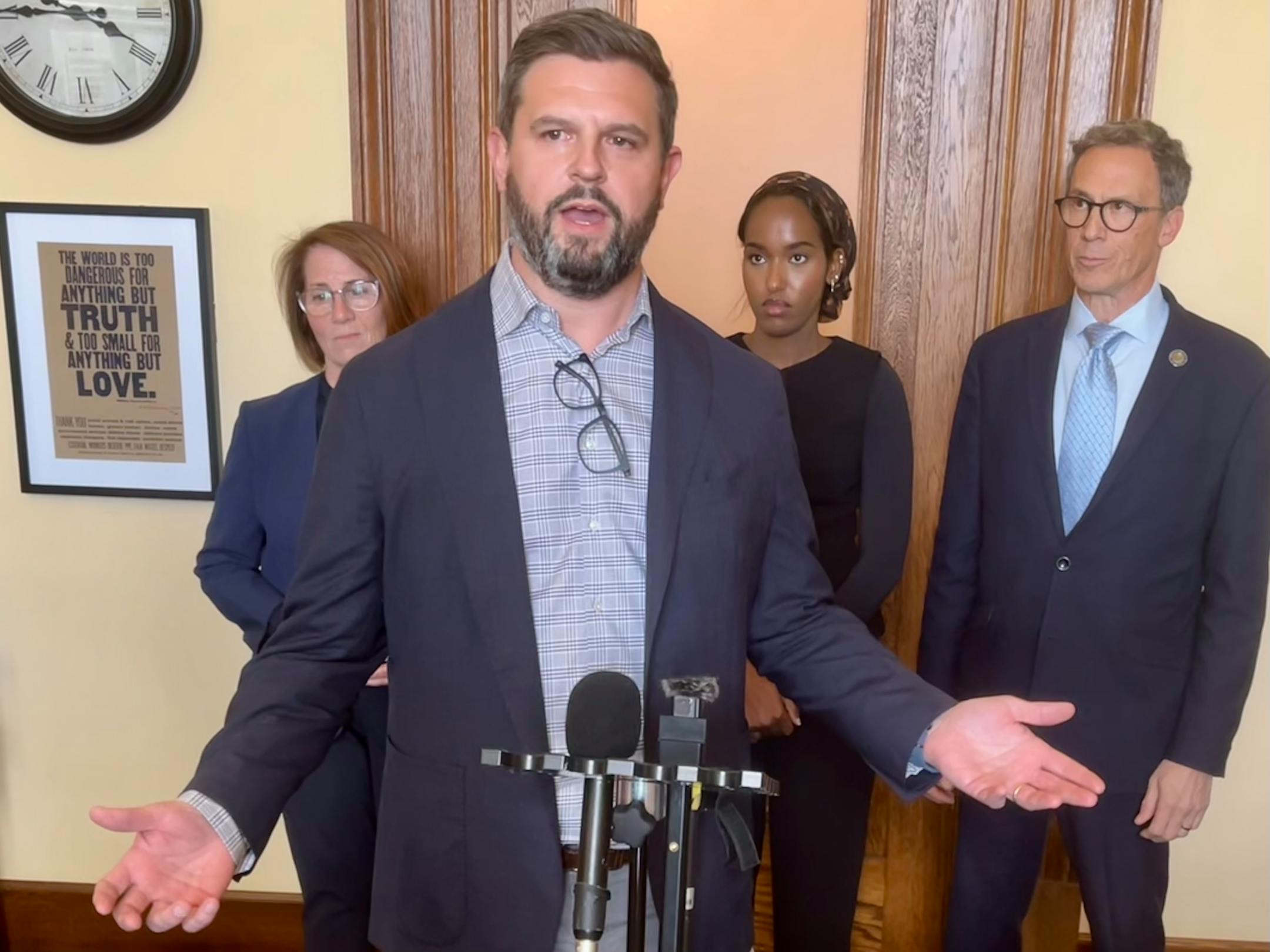 Minnesota Senate passes sweeping assault weapons bill