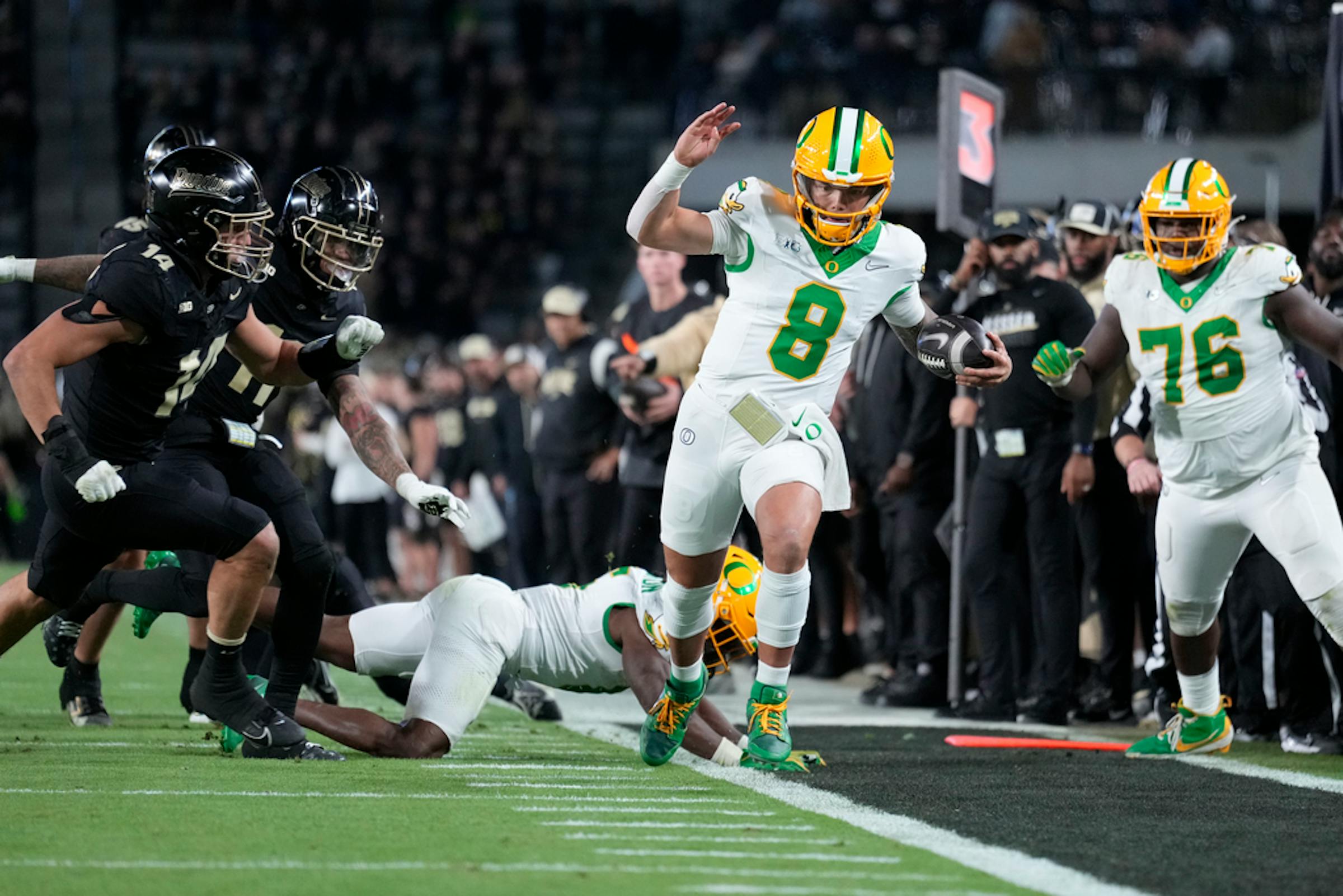No. 2 Oregon routs Purdue 35-0, remains on top of Big Ten with first ...