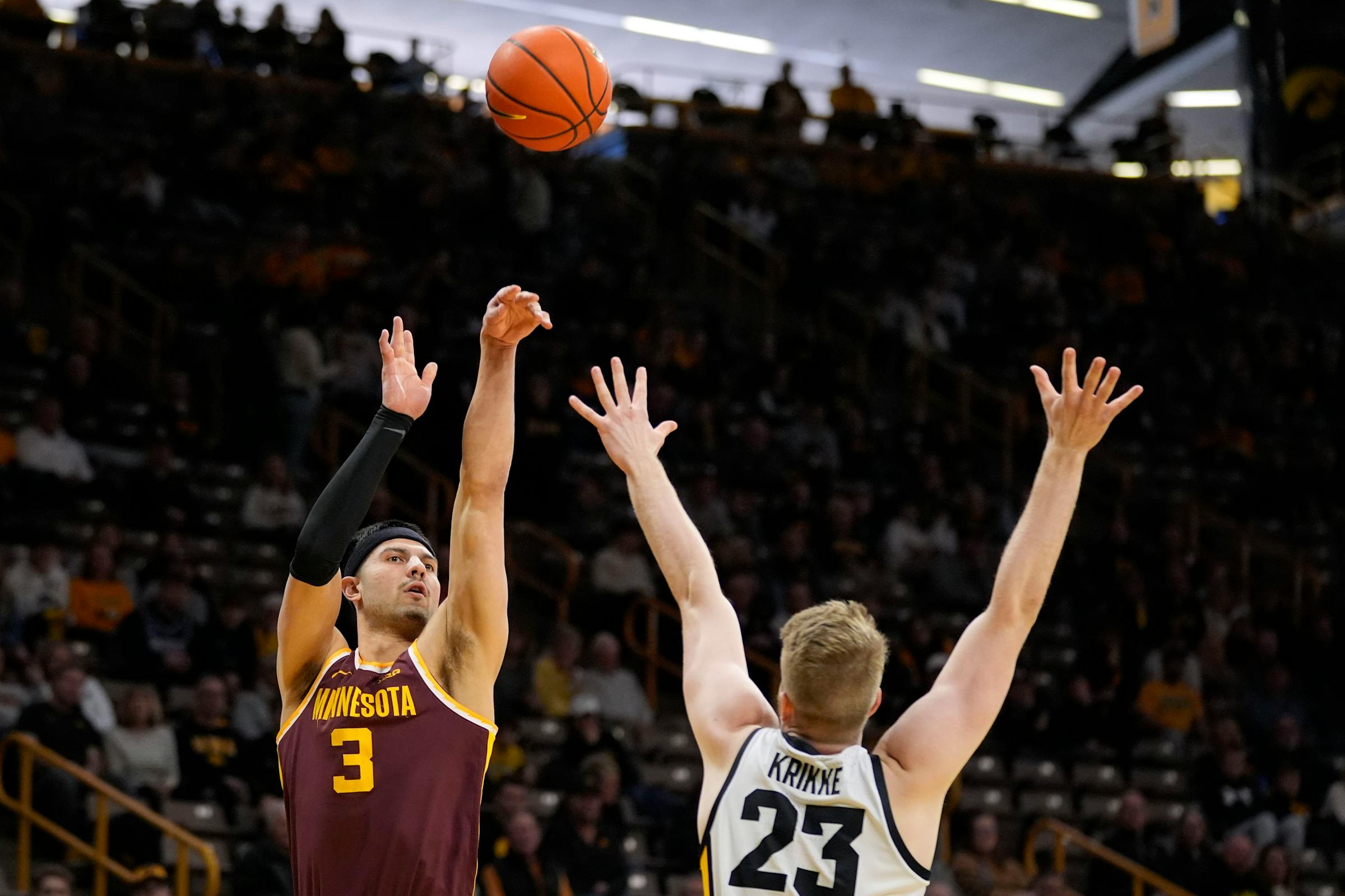 Gophers men’s basketball loses to Iowa 90-85 after blowing 20-point lead