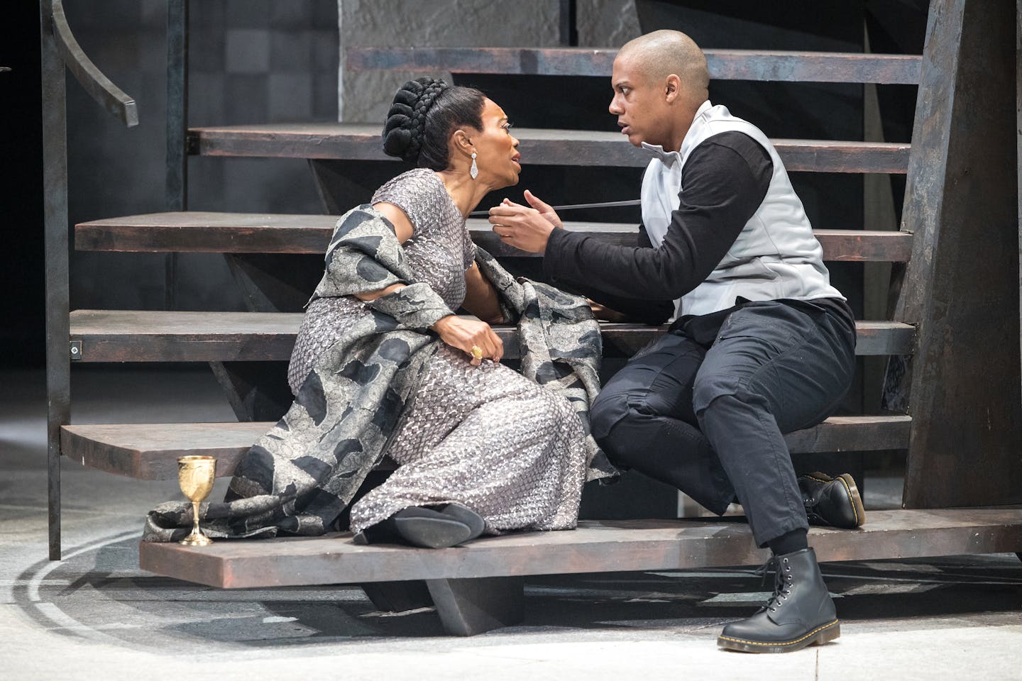 Review: A good night, indeed, with the sweet prince — 'Hamlet' lights ...