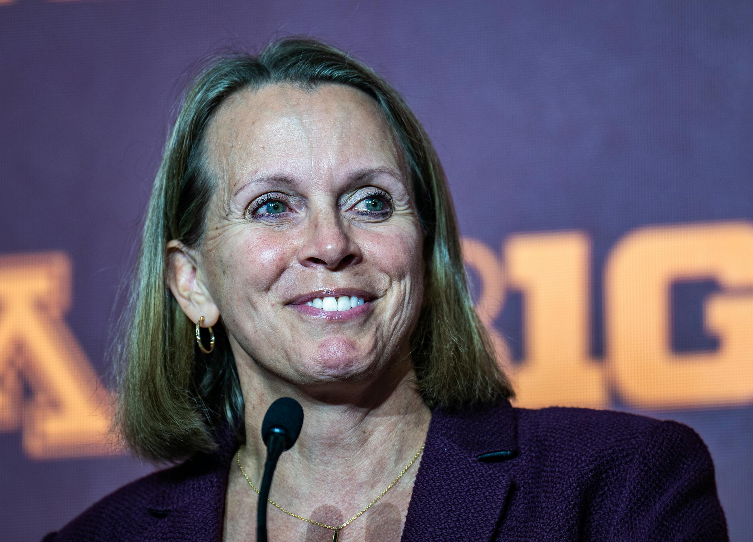 Gophers make it official signing Tori McKinney and McKenna Johnson