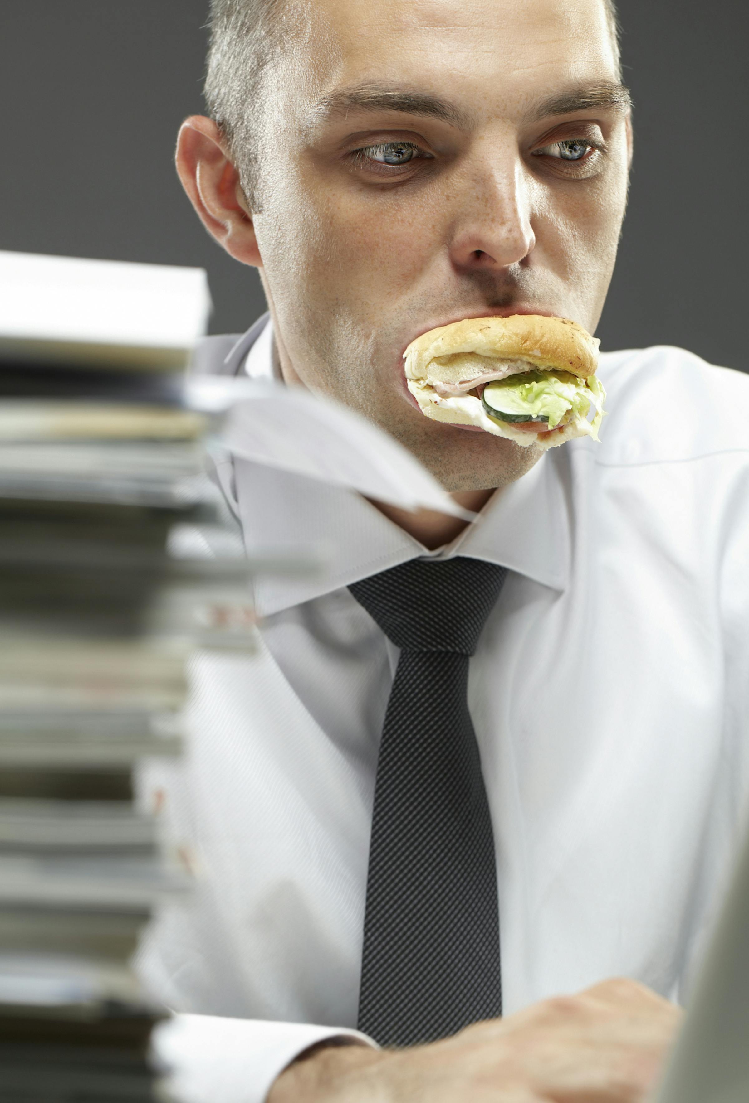 Eating at your desk, an annoyance and a necessity