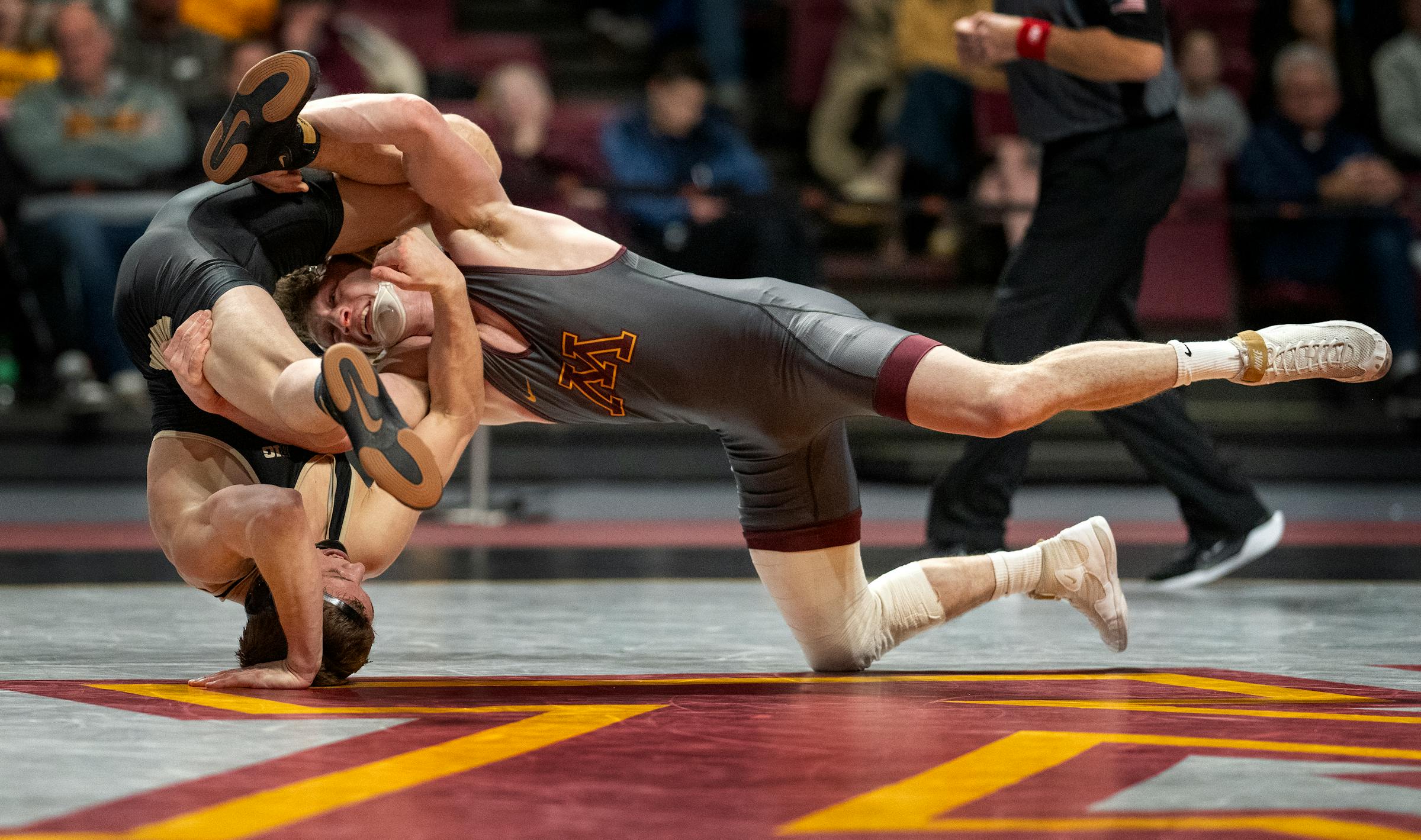 Gophers wrestlers dominate Purdue for sixth consecutive dual victory