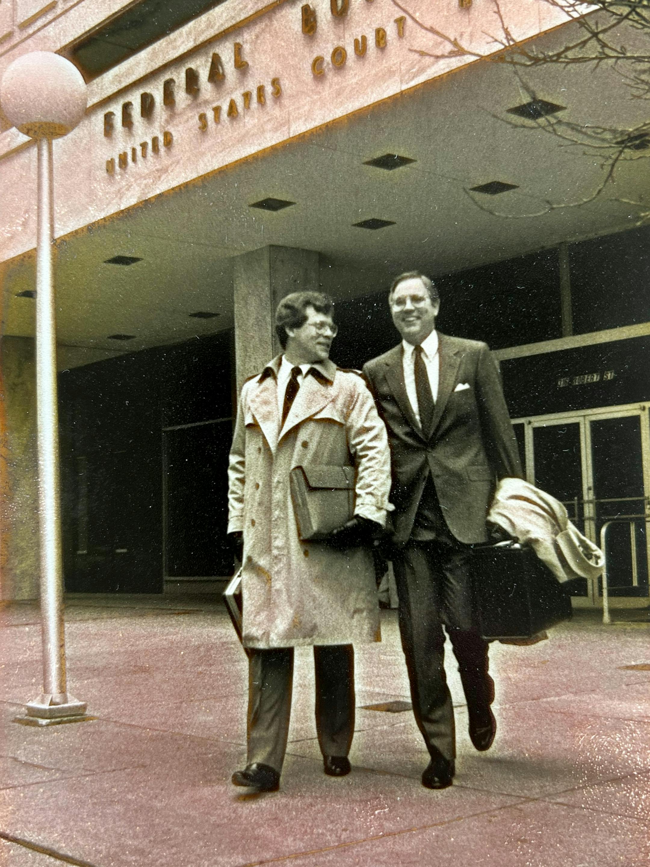 Minnesota trial lawyer Robert Hennessey dies at 82