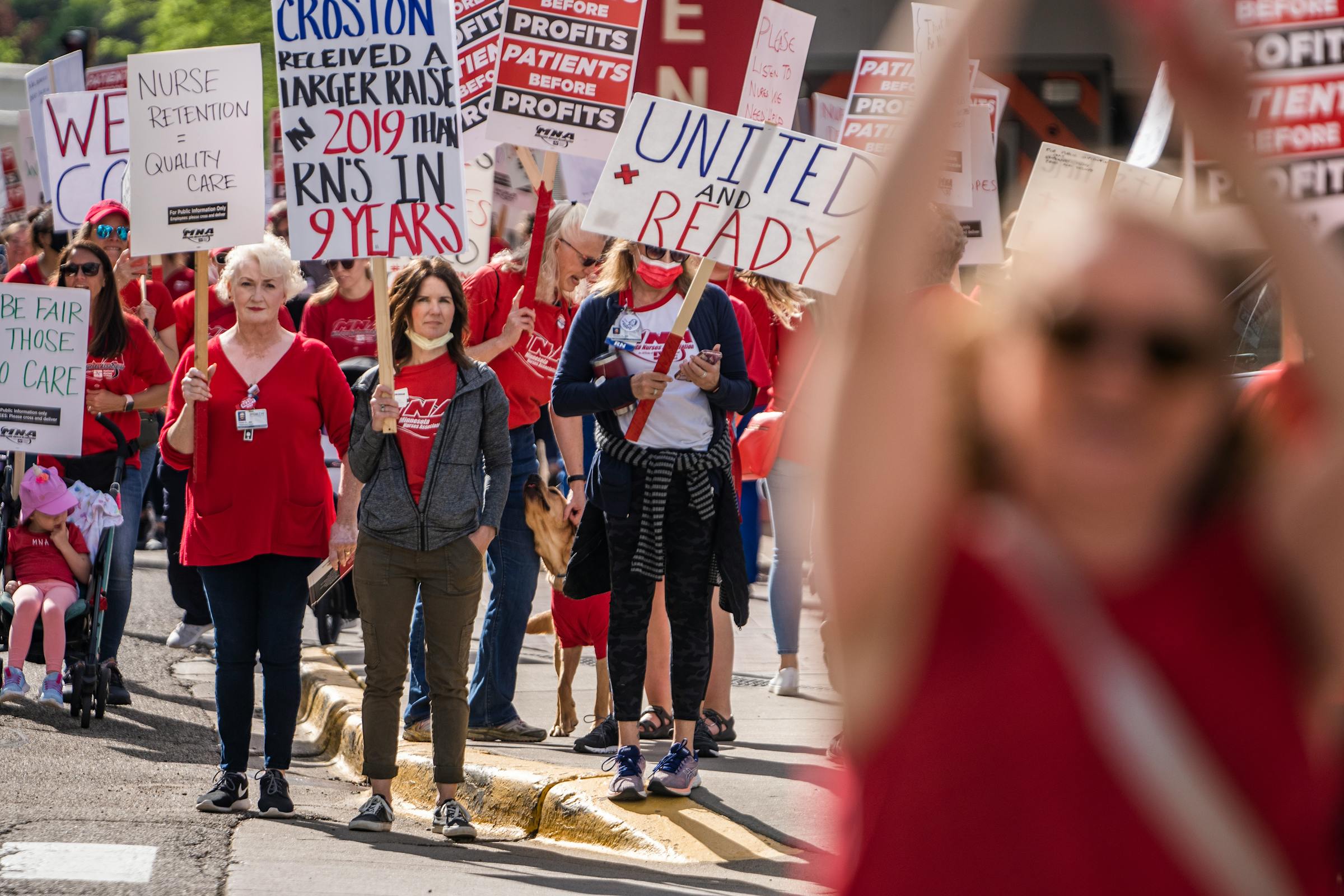 Twin Cities hospital nurses picket for better staffing, COVID pay