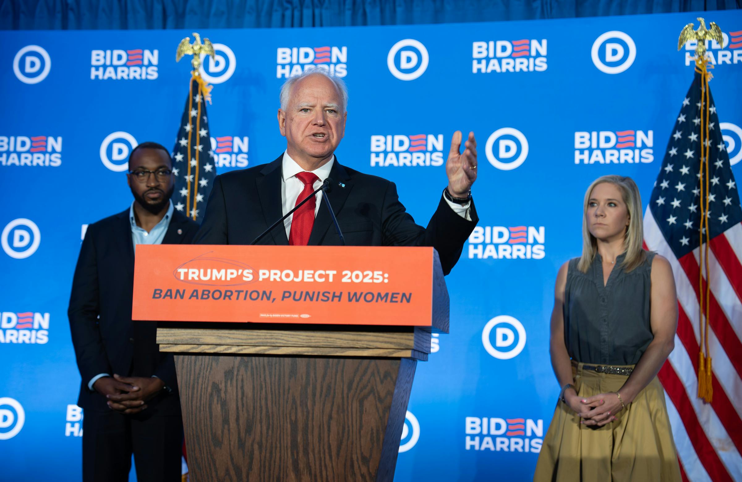 In Milwaukee, Gov. Tim Walz and other Democrats sound alarm over Trump ...