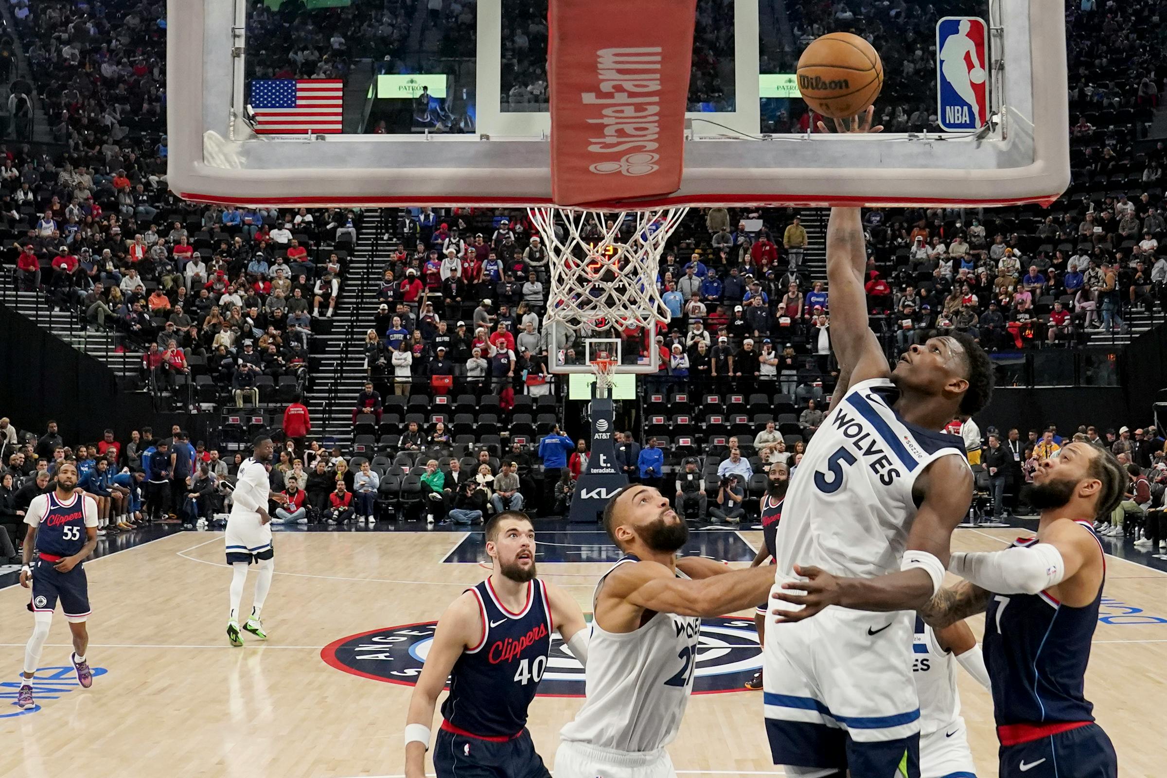 Podcast: La Velle E. Neal III on surprising teams and Gophers expectations