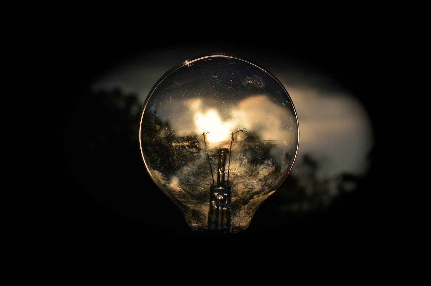 'Electric Sun': A sci-fi journey through a dark (literally and ...