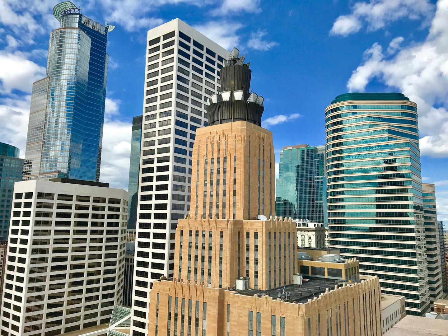 The CenturyLink building in downtown Mpls is losing its distinctive antenna