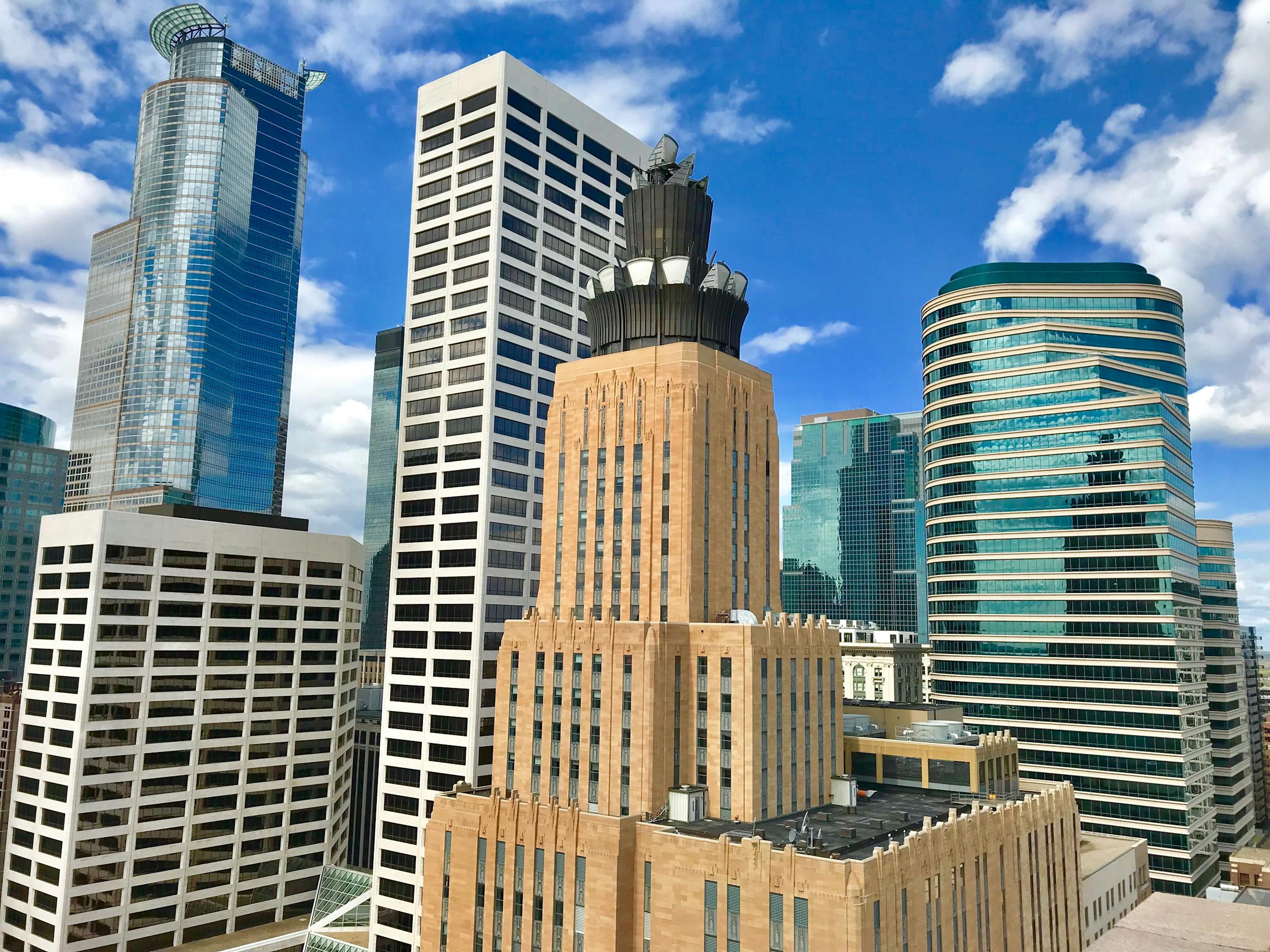 The CenturyLink building in downtown Mpls is losing its distinctive antenna