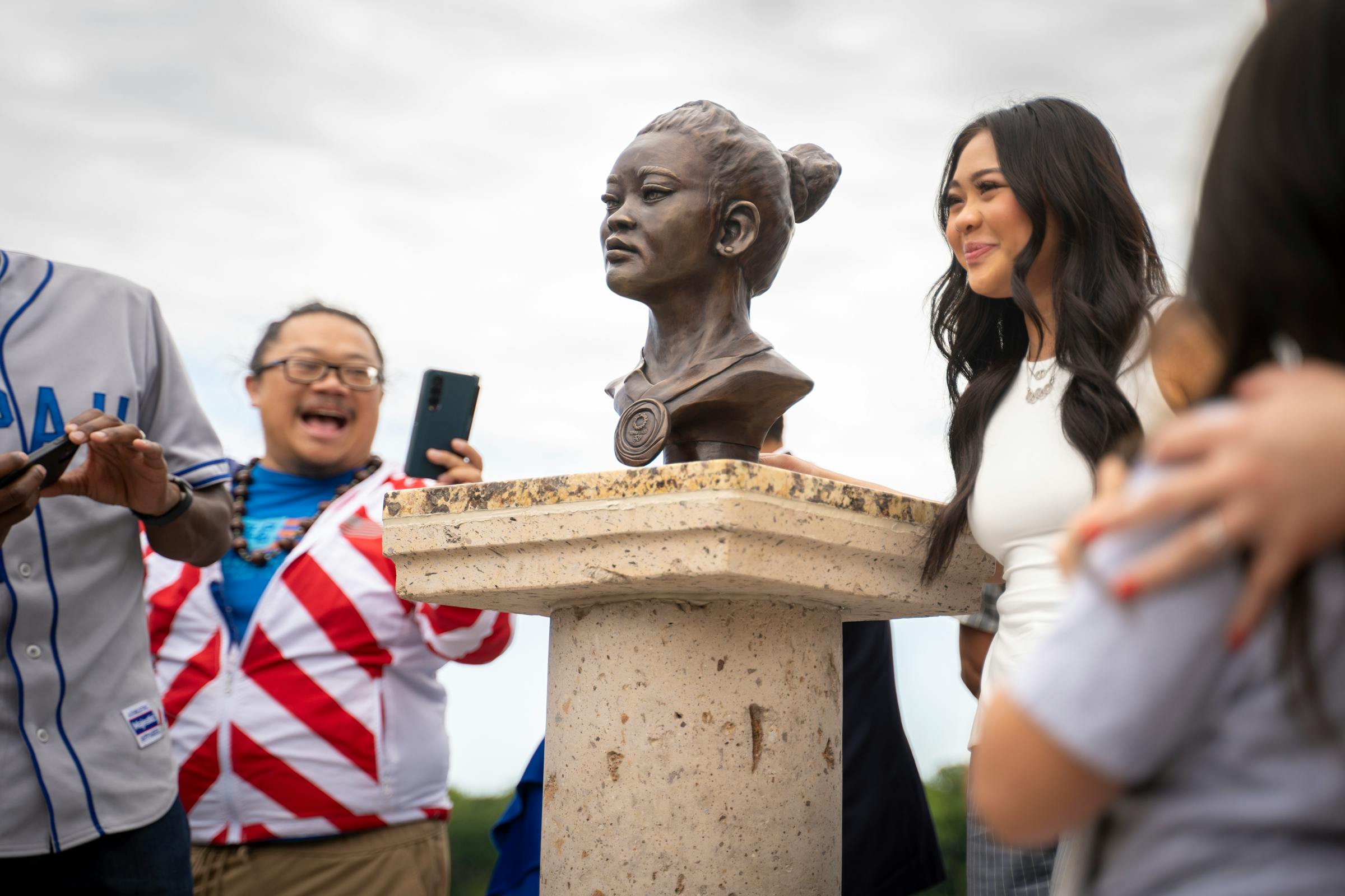 Olympic champion Suni Lee honored with surprise sculpture in St. Paul park