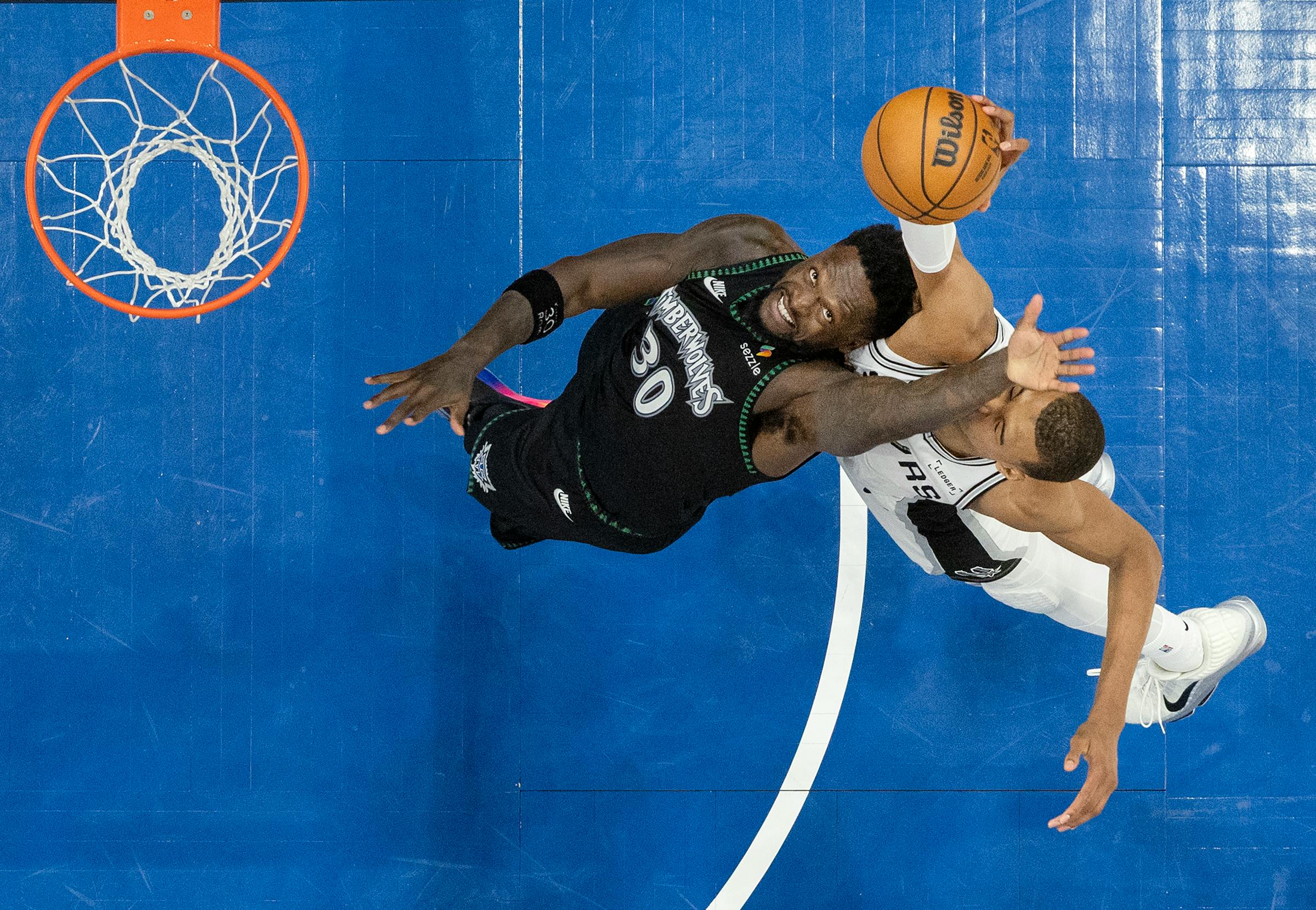 Live: Victor Wembanyama leads Spurs past Timberwolves in Game 3