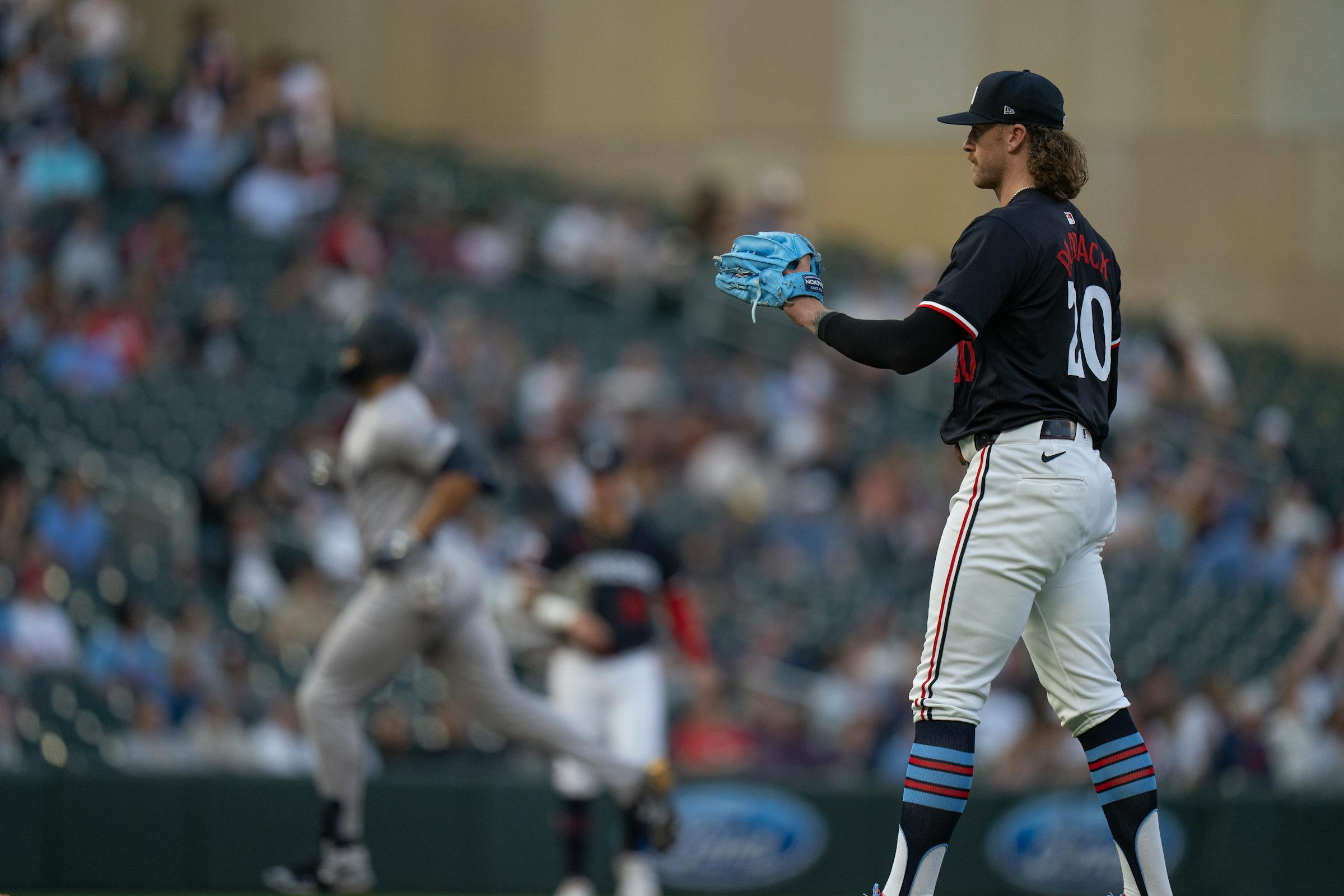 Yankees 5, Twins 1: Chris Paddack and Willi Castro struggle