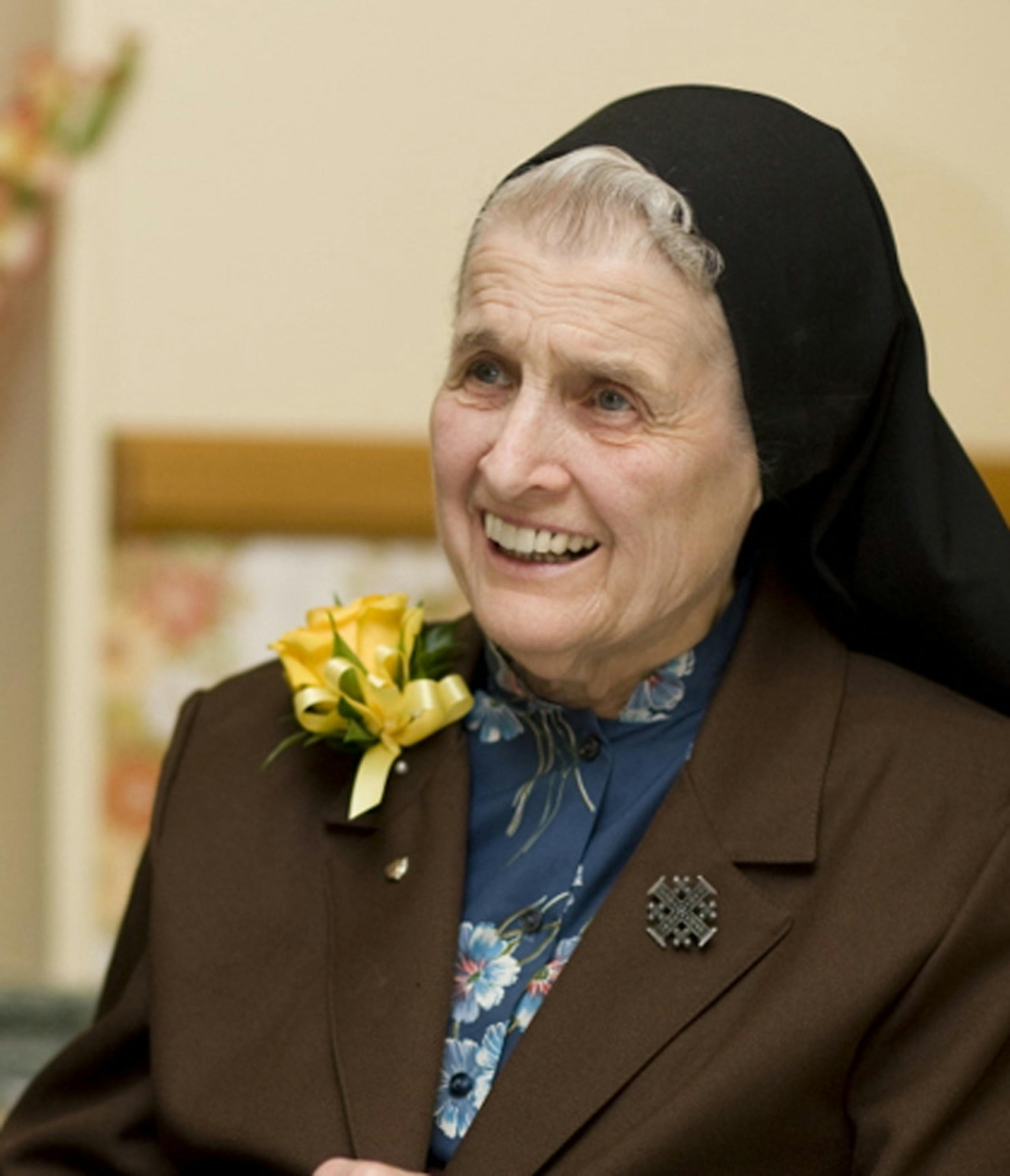 Tevlin: A legendary nun ponders history, pickles at Mayo Clinic