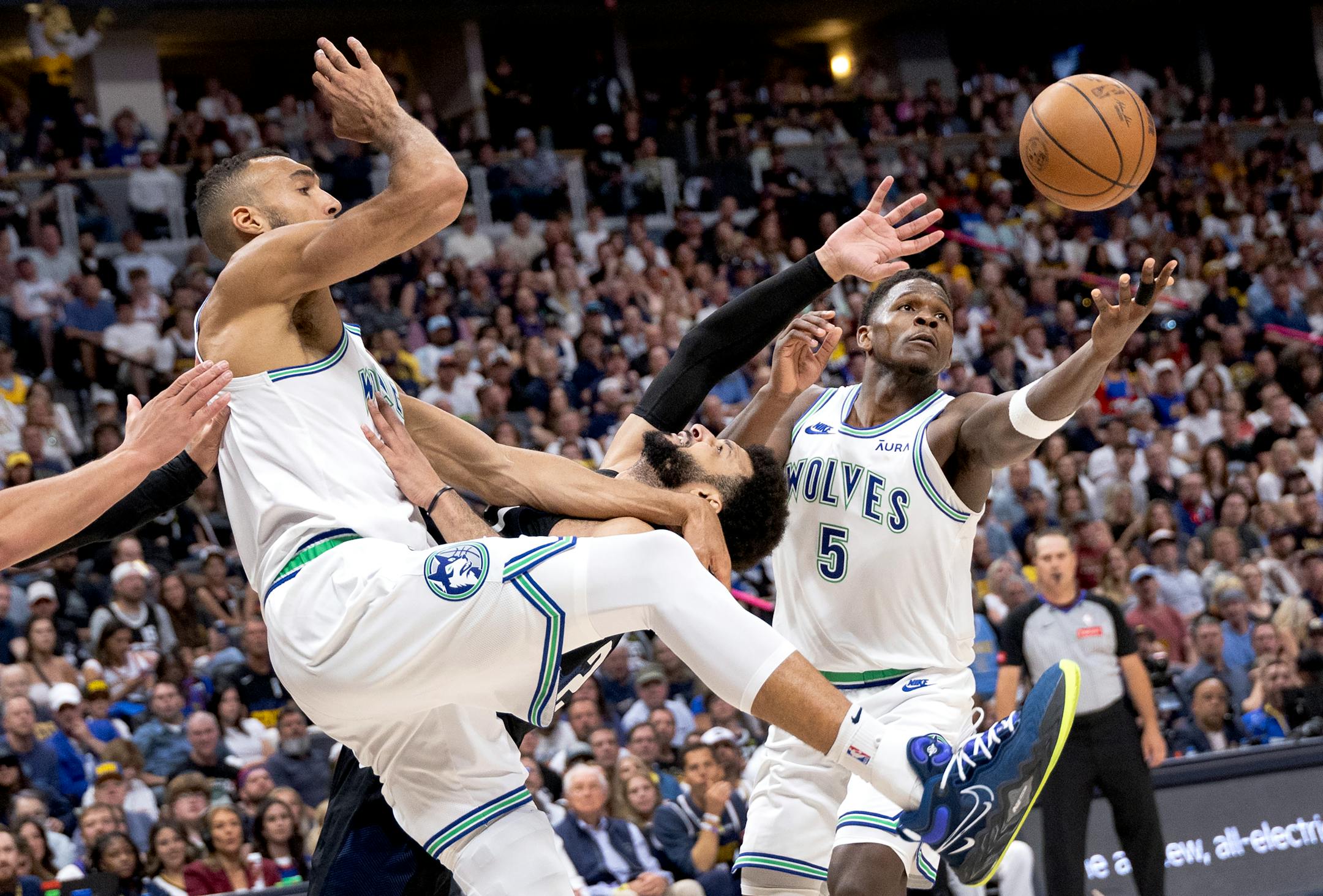 Timberwolves eliminate defending champion Nuggets