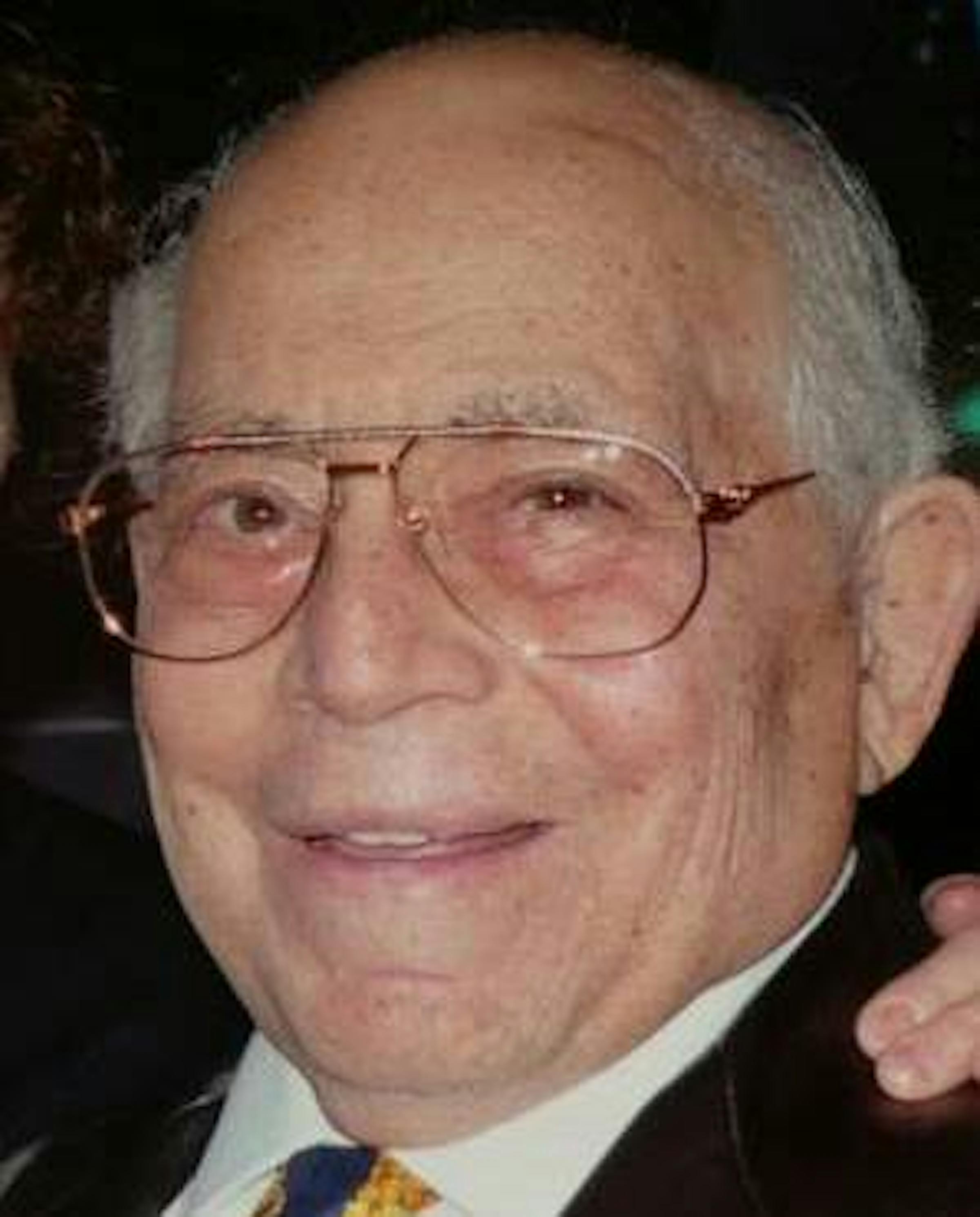 Rod Wallace, who built the Thunderbird Motel and backed Gopher football ...