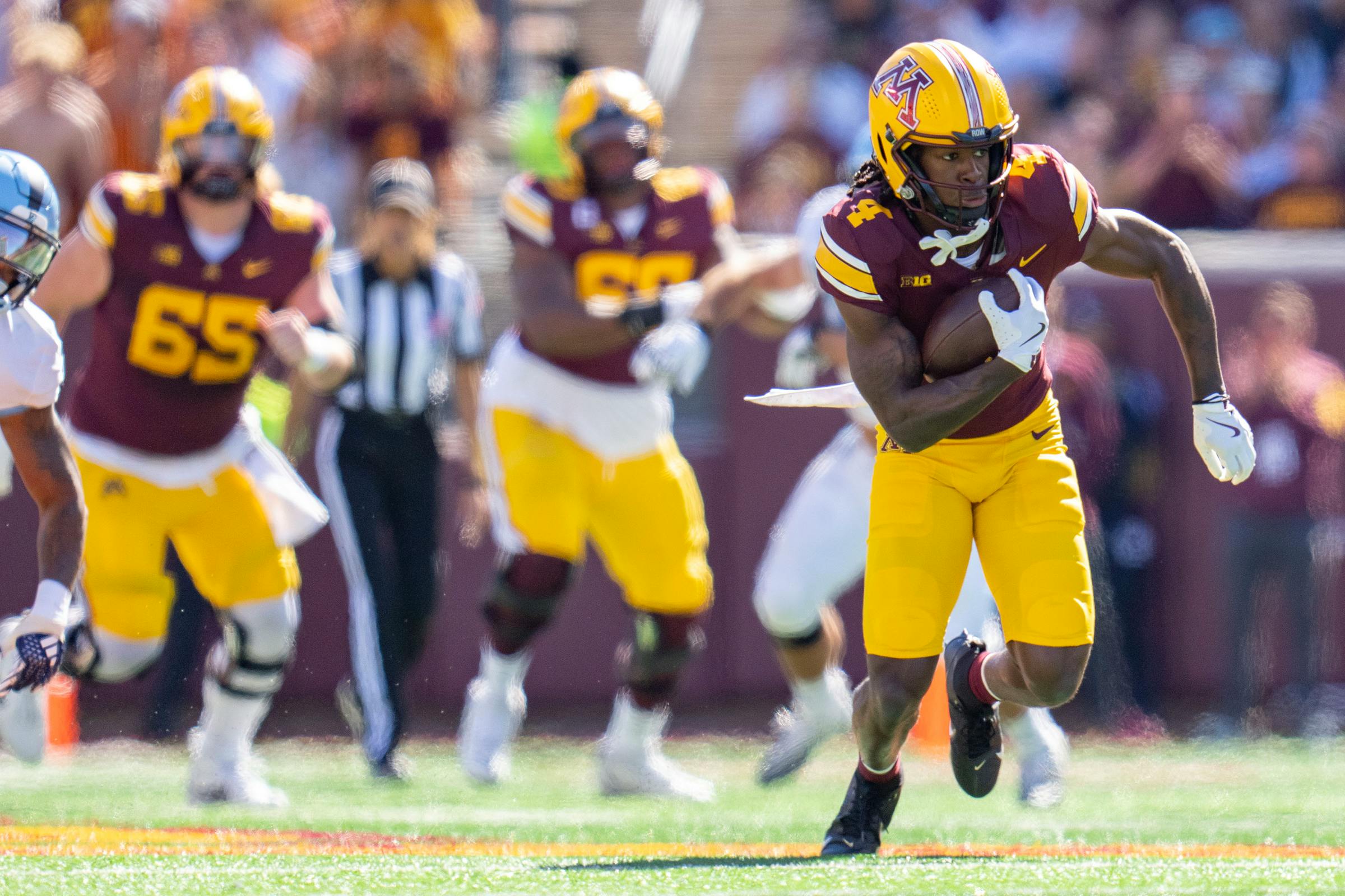 Golden Gophers receiver Cristian Driver carries father Donald Driver's ...