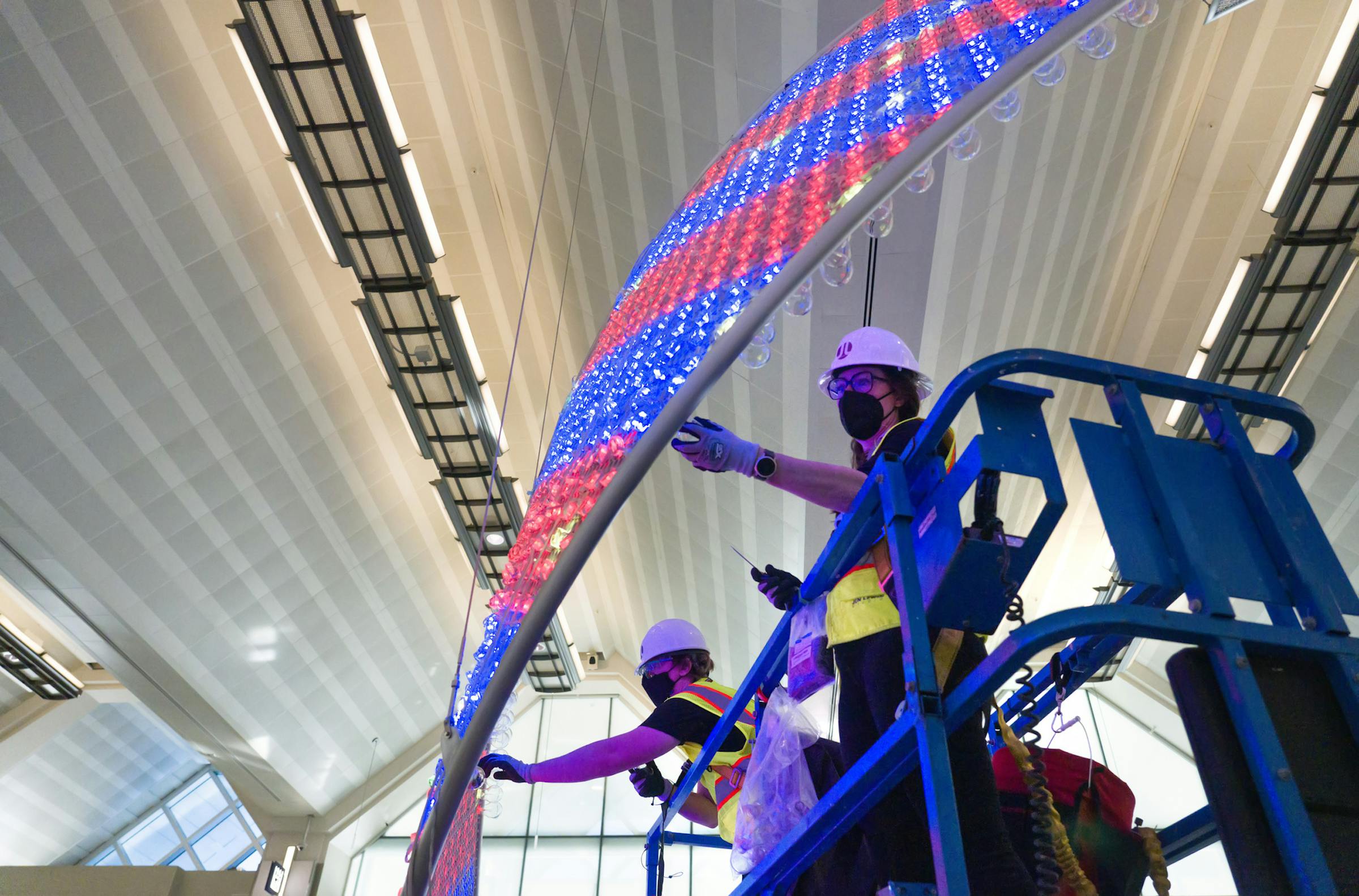 Huge new sculpture lights up MSP airport, offering passengers a chance ...
