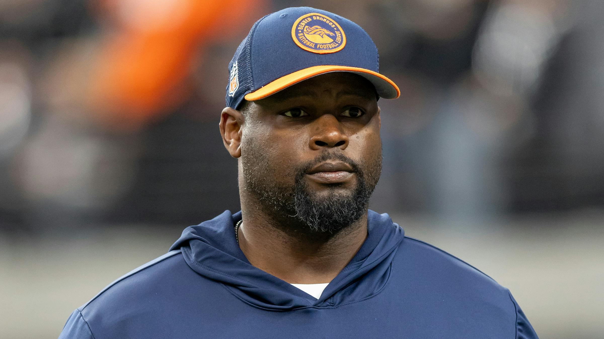 Vikings hire former Broncos coach Marcus Dixon to lead defensive line