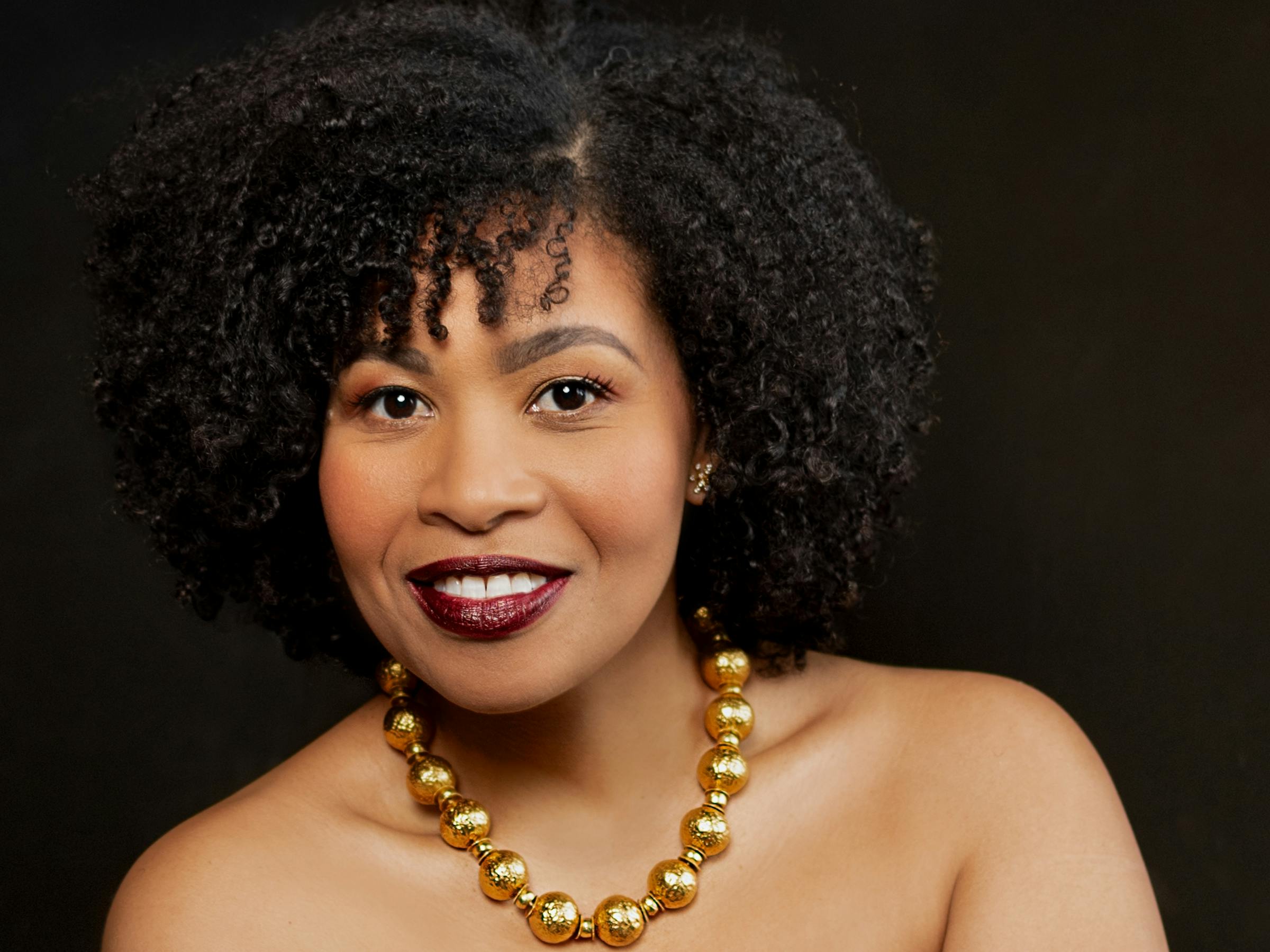 Review: Soprano Golda Schultz proves a captivating storyteller with a ...