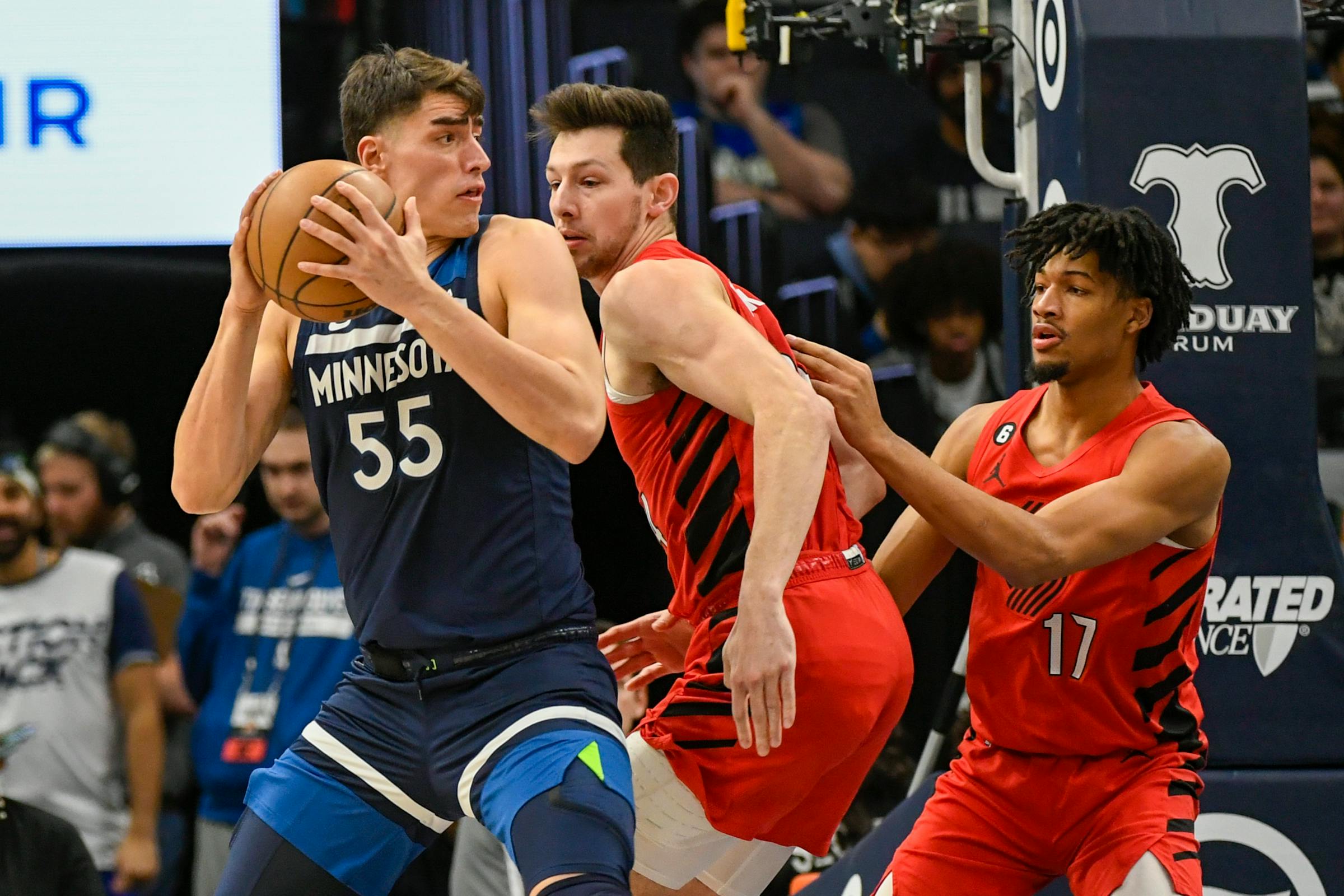 Luka Garza tries to 'be himself' when big opportunity calls for Wolves