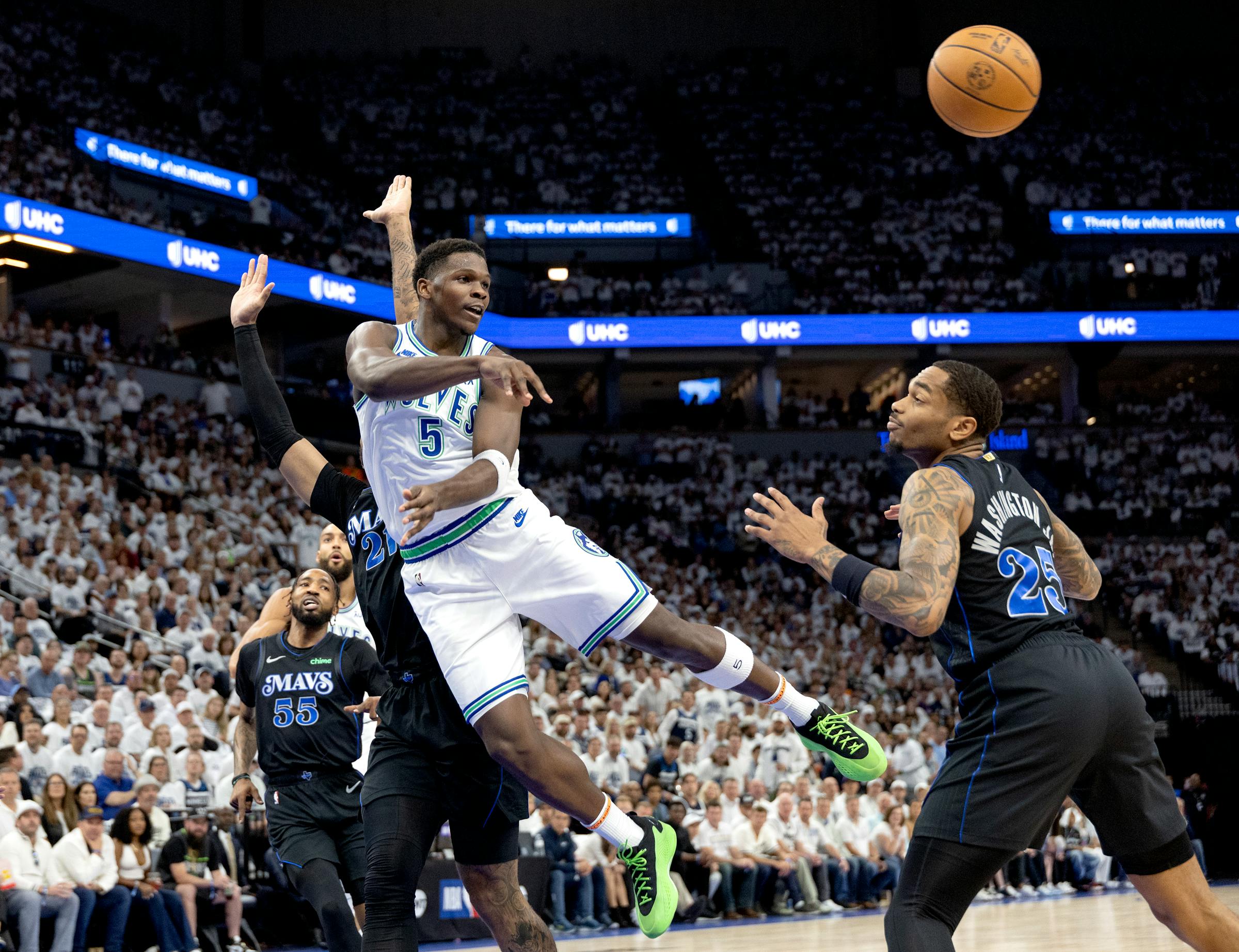 Timberwolves open season Oct. 22 at Lakers, play on Christmas Day in Dallas
