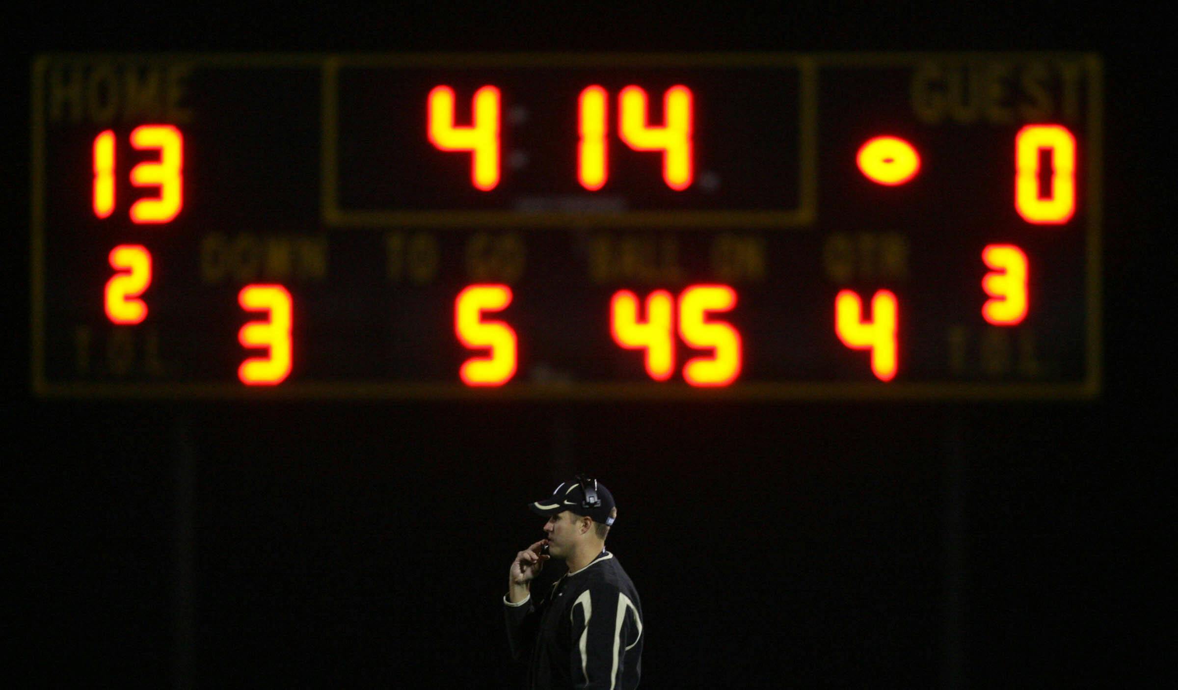Shakopee gets gritty, works its way past Blaine in high school football ...