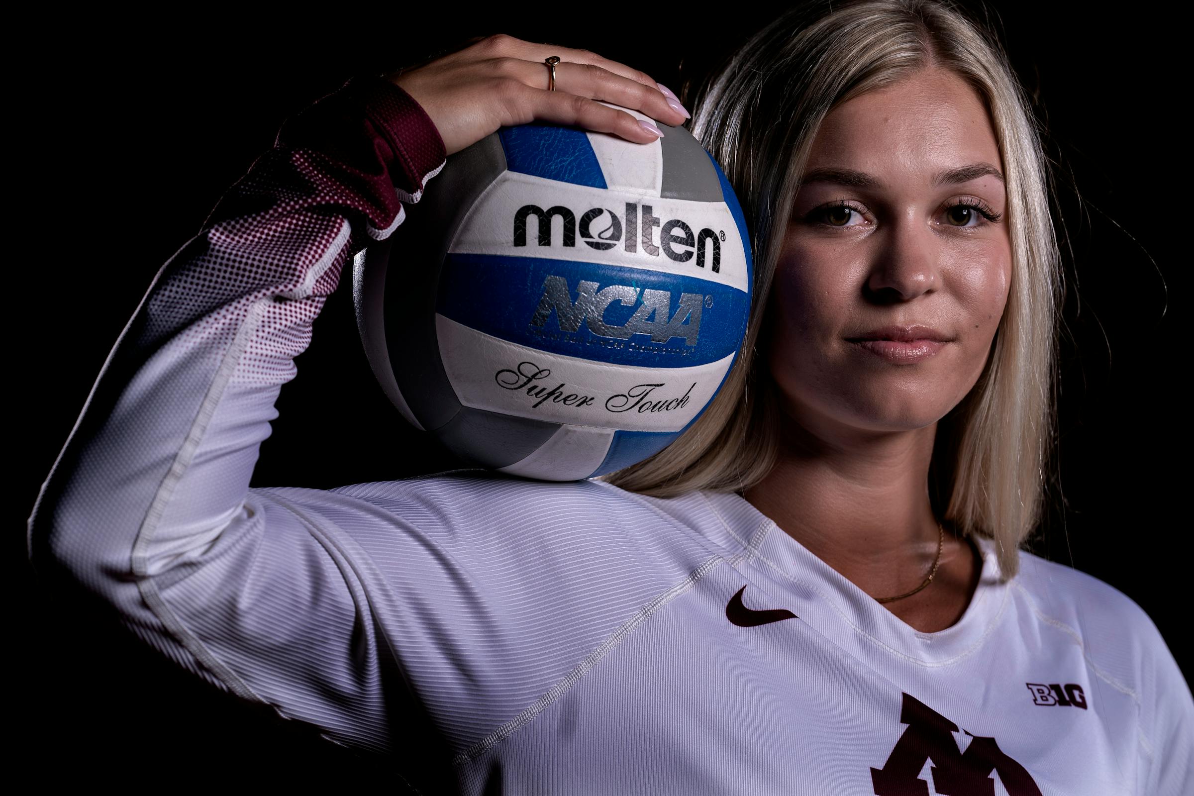 No. 11 Gophers volleyball sweeps Michigan State