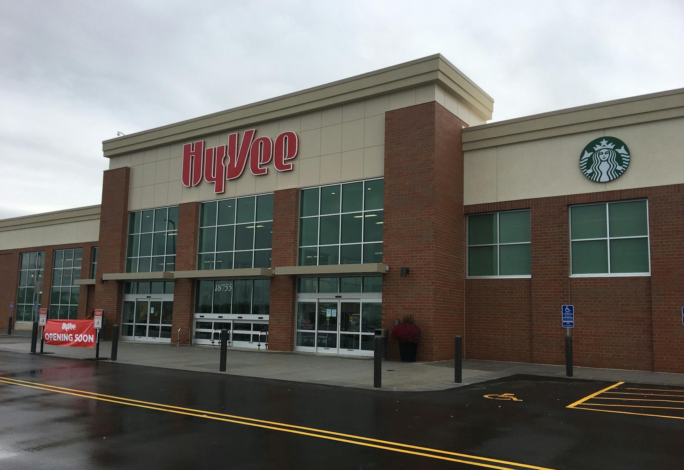 Hy-Vee opens its 12th Twin Cities store in Maple Grove on Tuesday