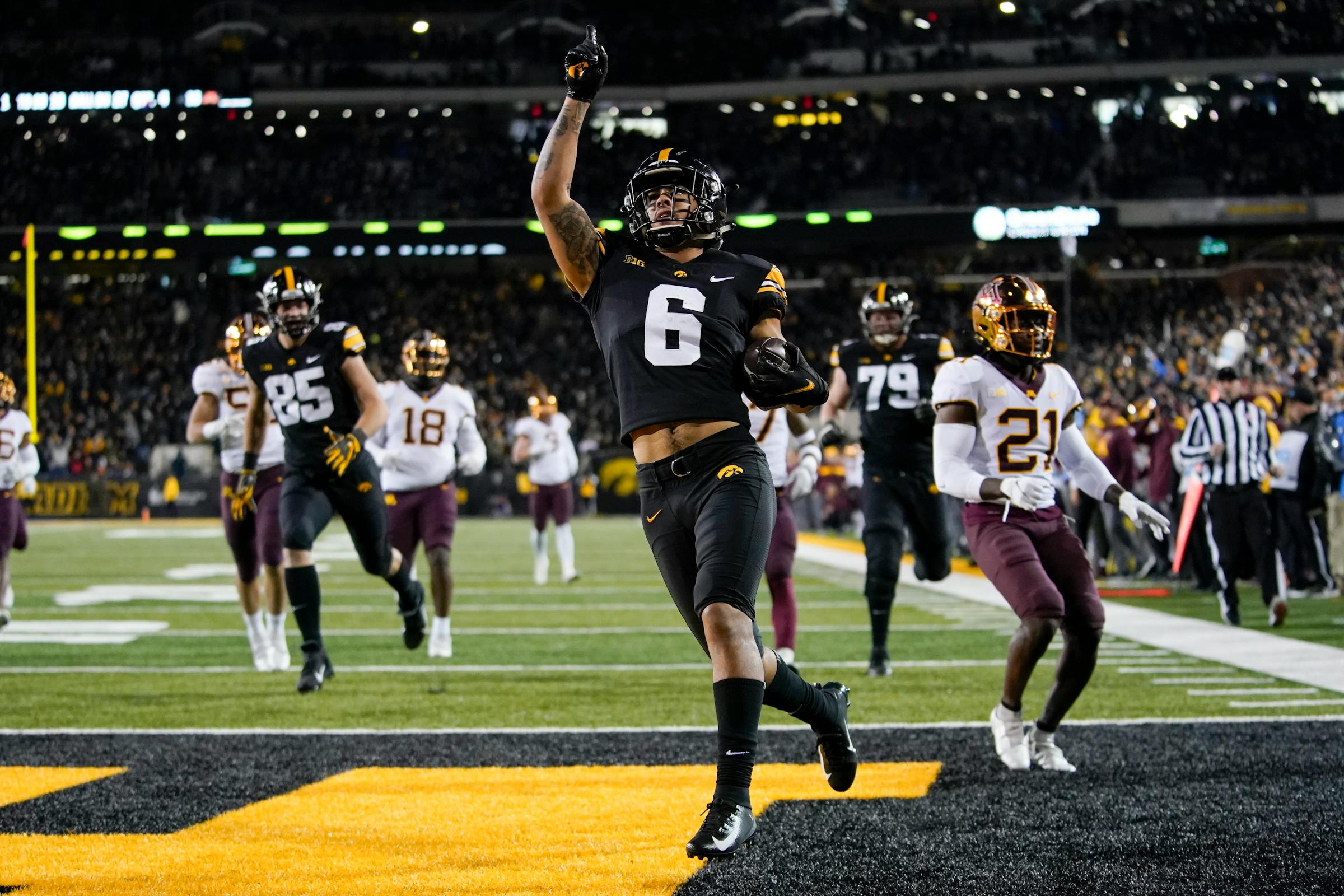 Gophers vs. Iowa: Rosters, schedules, TV/radio, social media and weather
