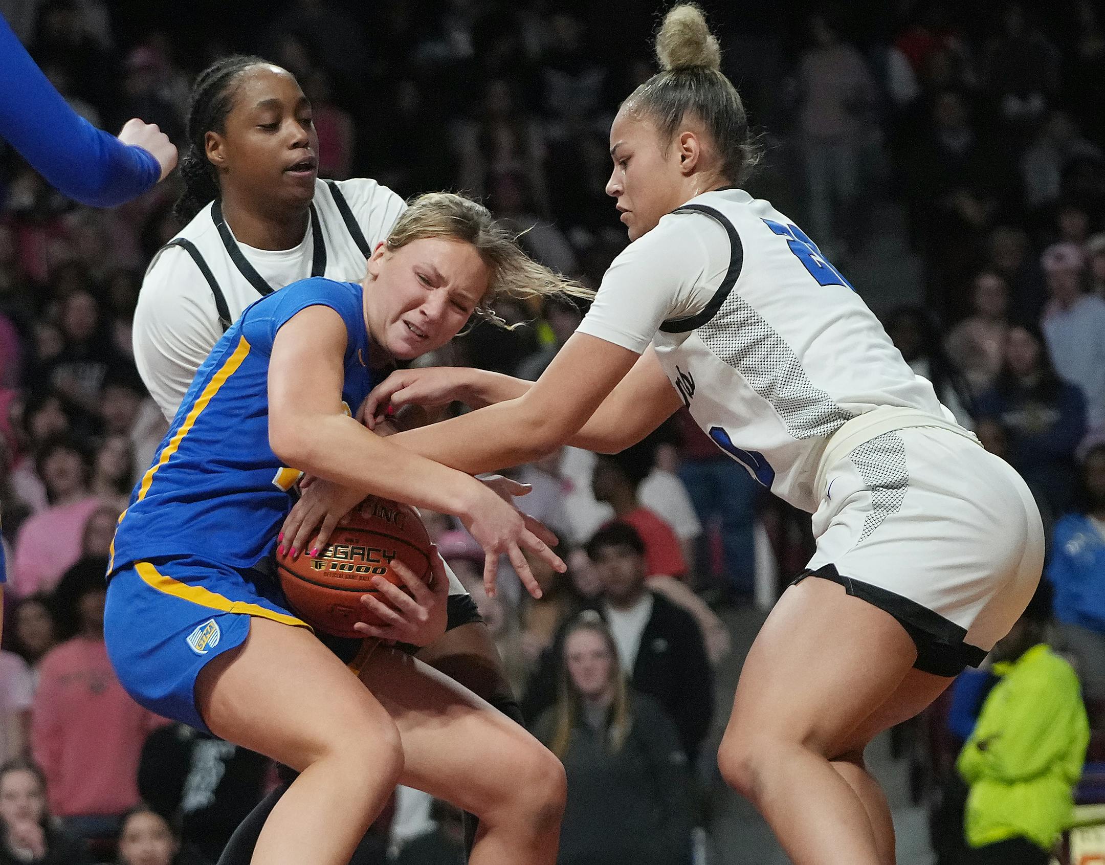 St. Michael-Albertville bursts from the gate, gets away with 4A title