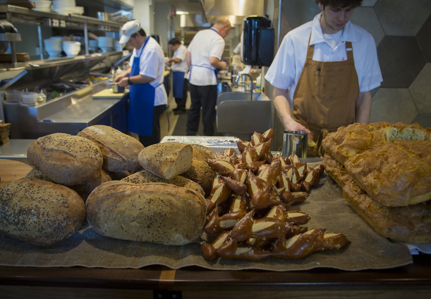 Crudo, pizza, cocktails lead at Uptown's Scena Tavern