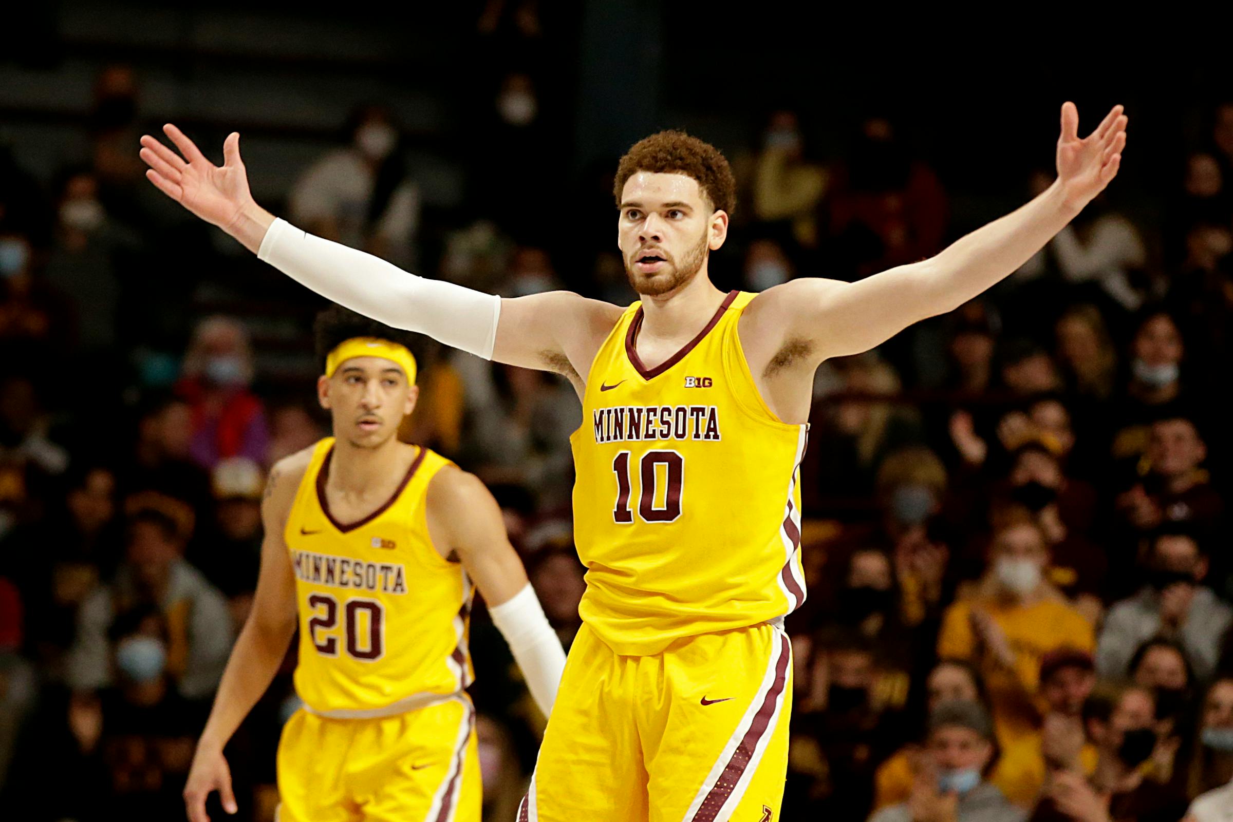 How in the world is the Gophers men's basketball team 7-0?