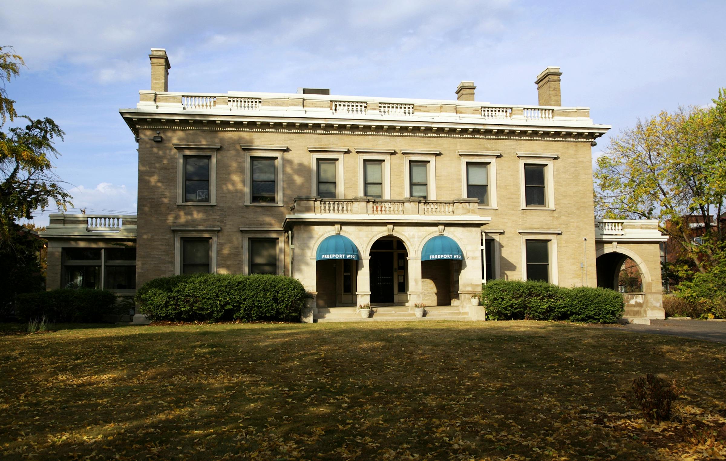 Posh Park Av. back in the spotlight