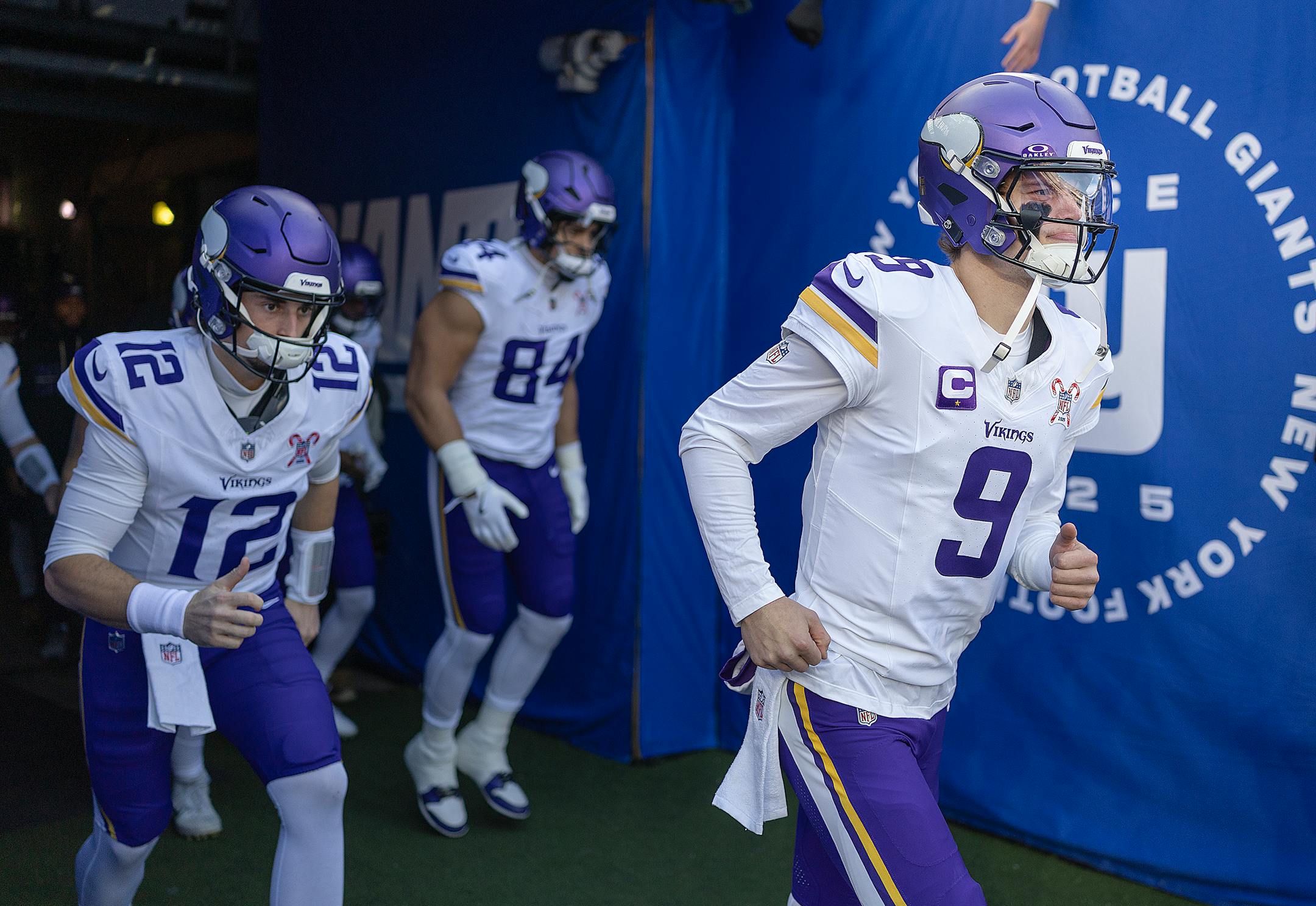 J.J. McCarthy, Ryan Kelly, Jordan Mason injured vs. Giants