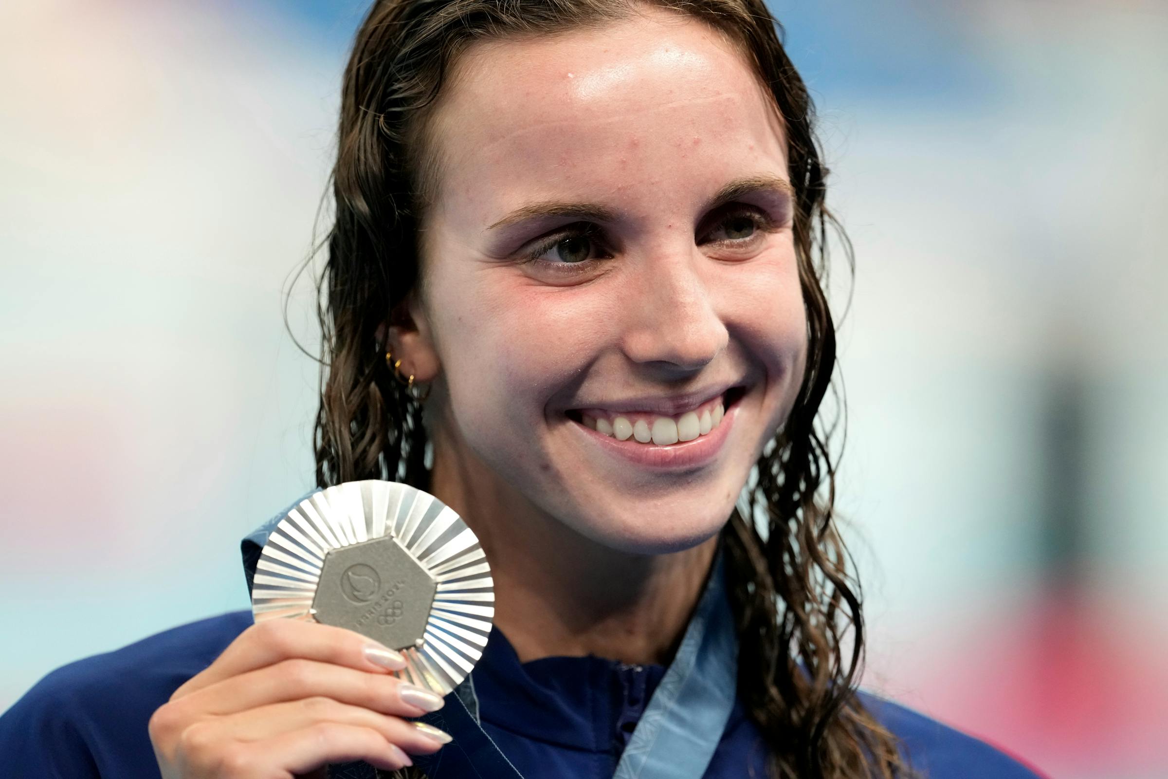 Regan Smith wins silver medal in the 200-meter butterfly at the Paris ...