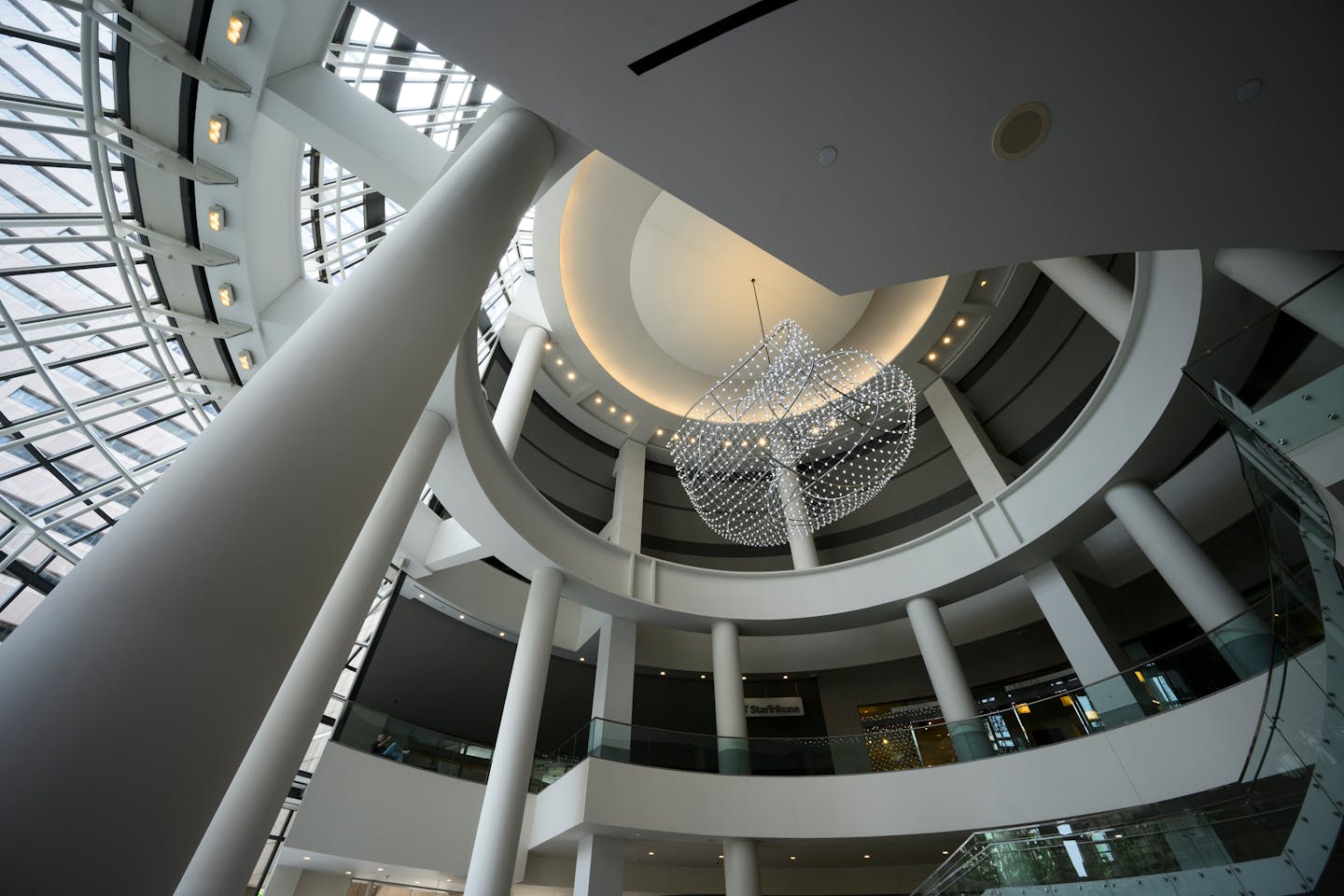 Lender retakes control of Capella Tower in downtown Minneapolis