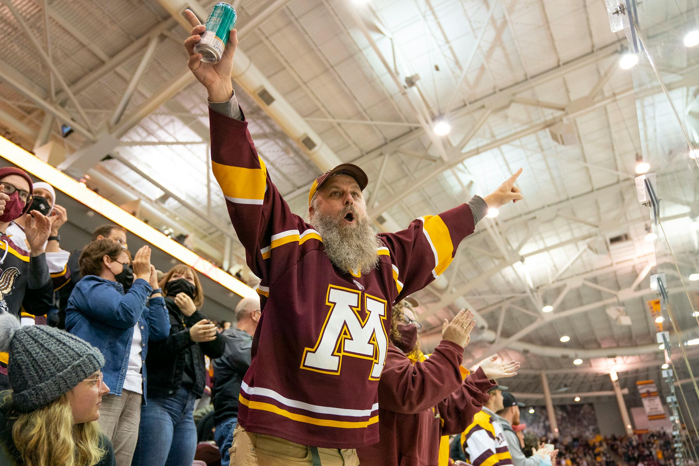 Gophers men's hockey to face St. Thomas at Doug Woog Arena