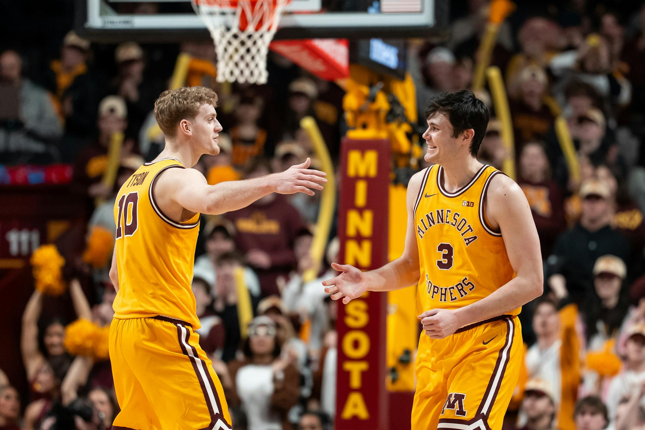 Minnesota Gophers hold off UCLA Bruins 78-73
