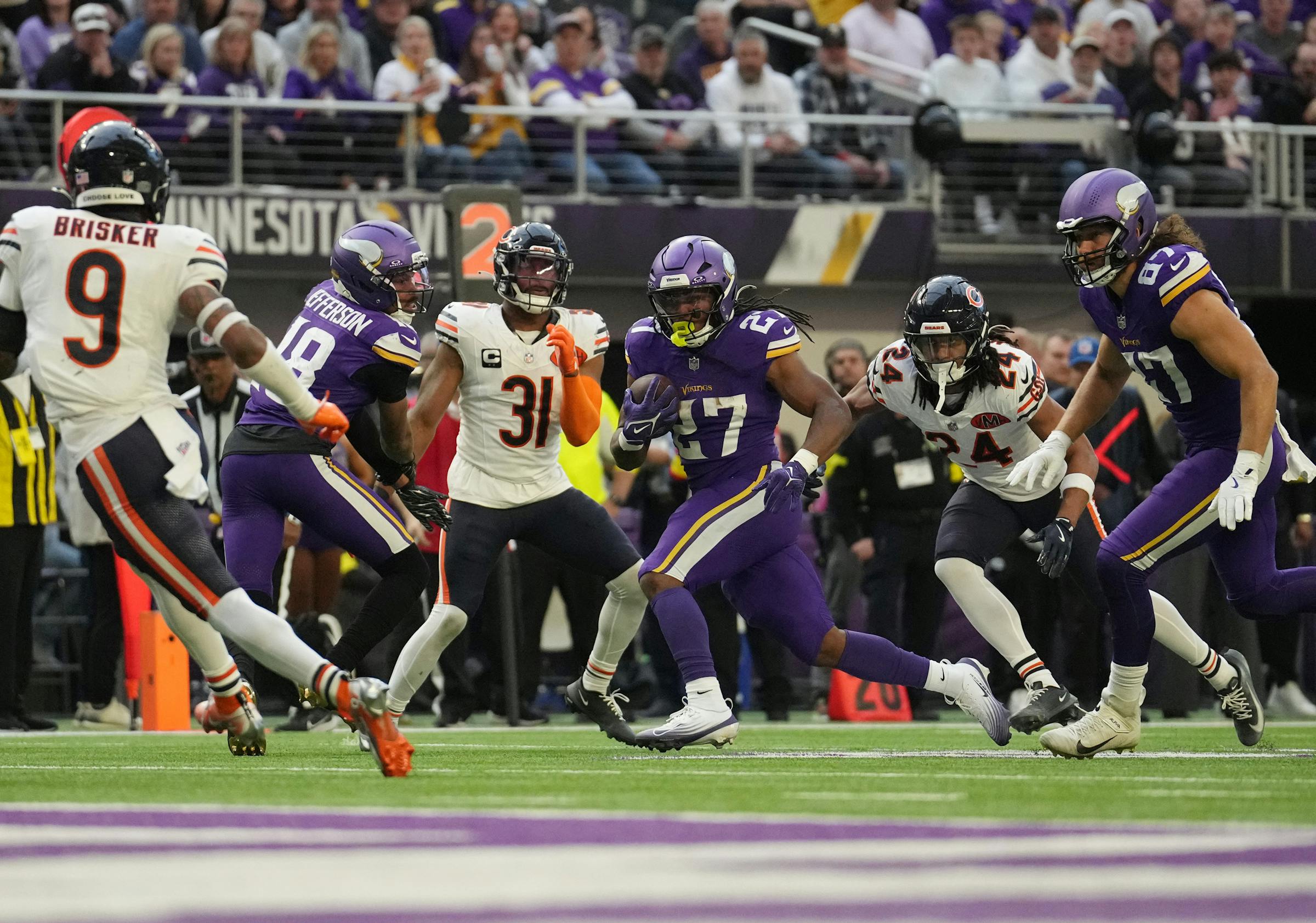 Vikings lean on running backs Aaron Jones, Jordan Mason