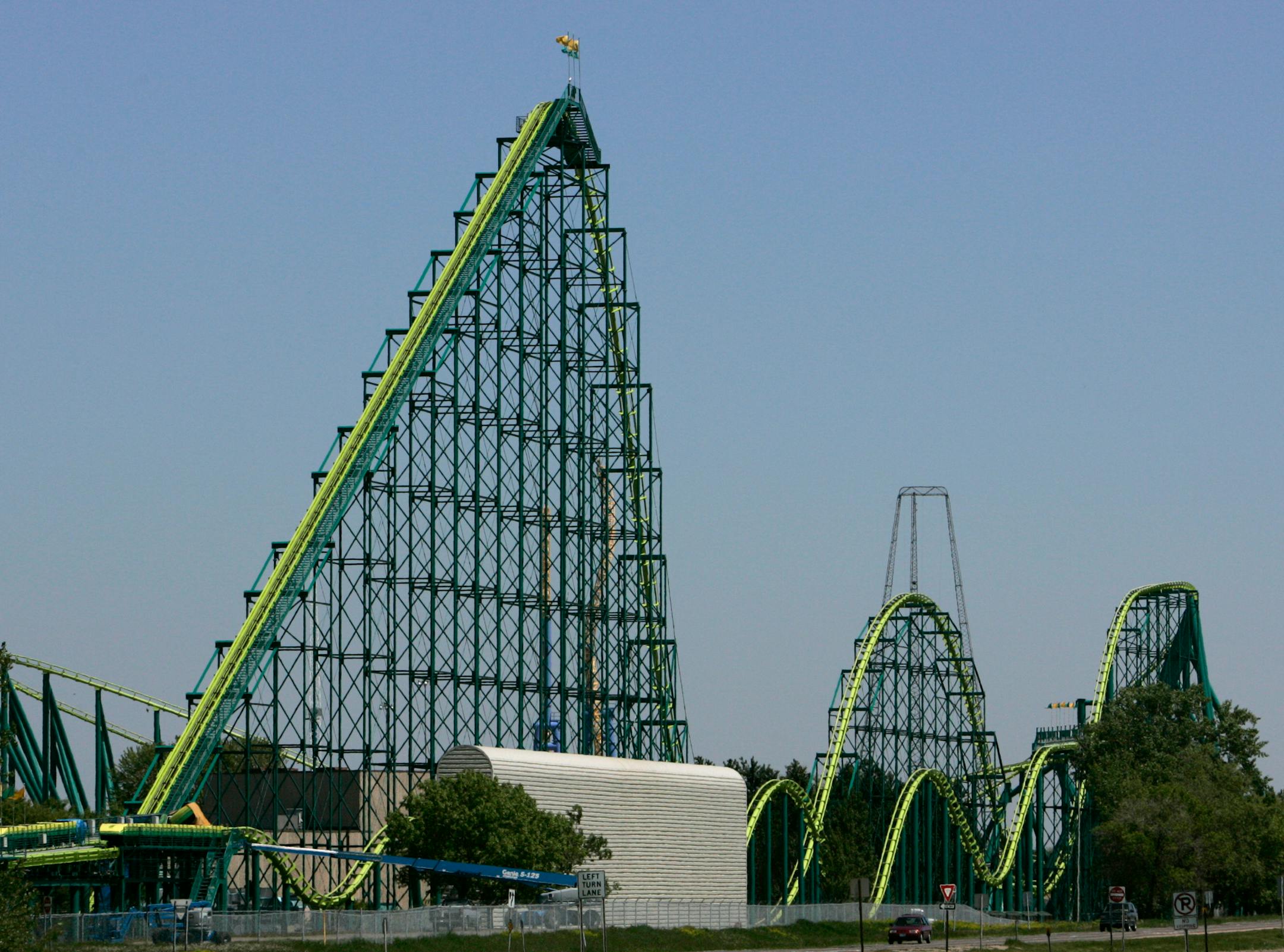 Six Flags selling Valleyfair, six other theme parks for $331 million