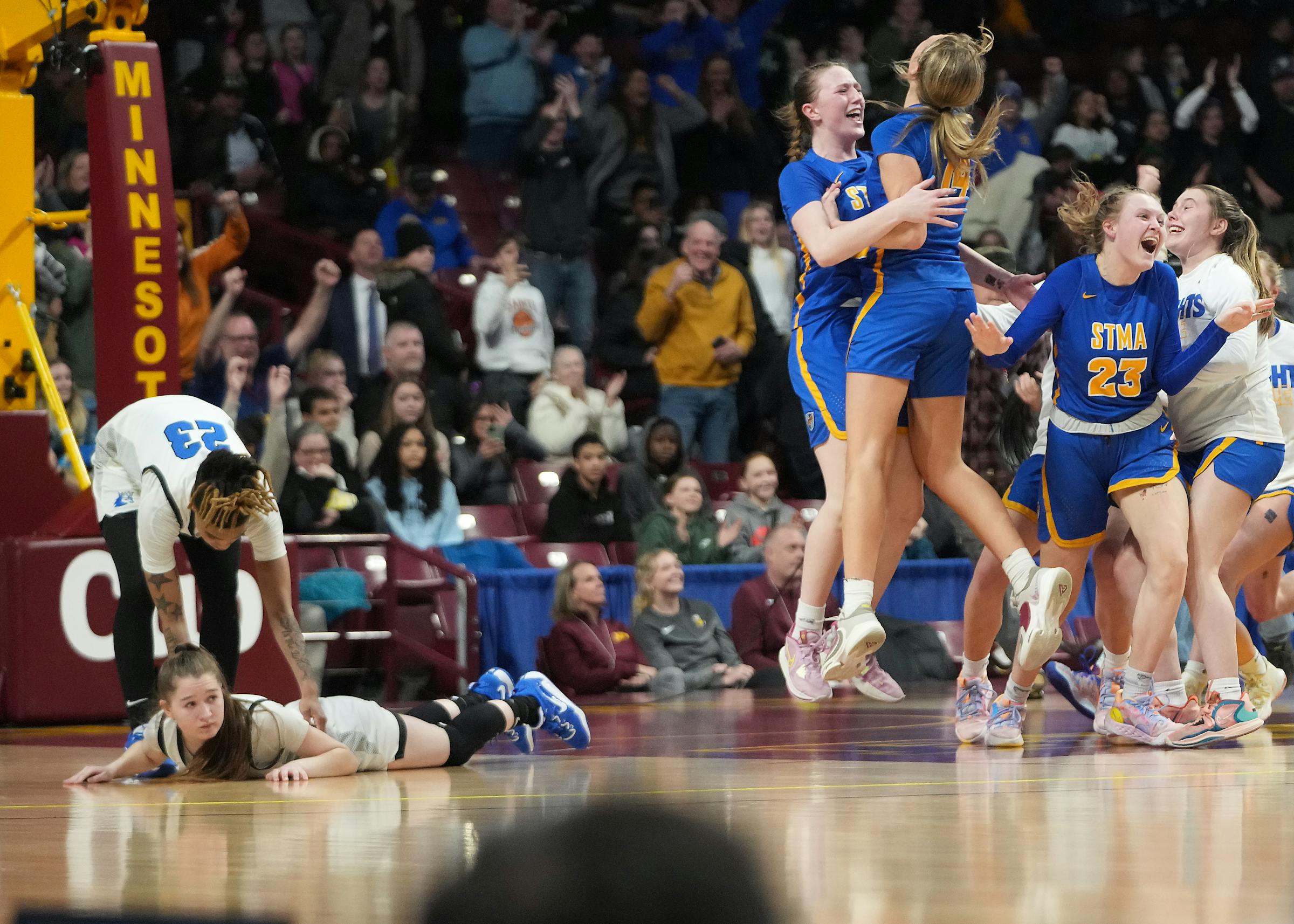 St. Michael-Albertville bursts from the gate, gets away with 4A title