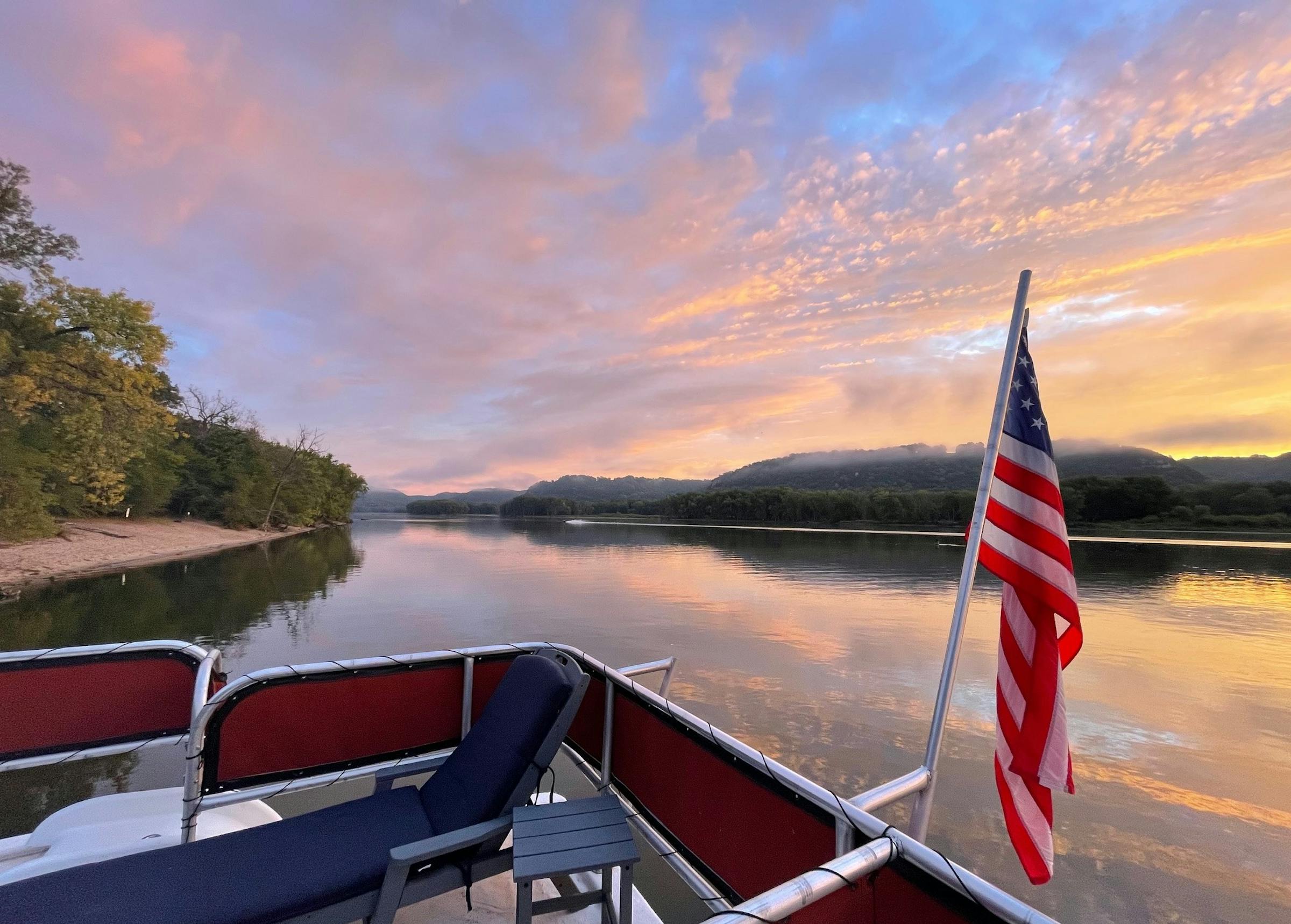 A houseboat getaway on the Mississippi tunes in to the Great River’s ...